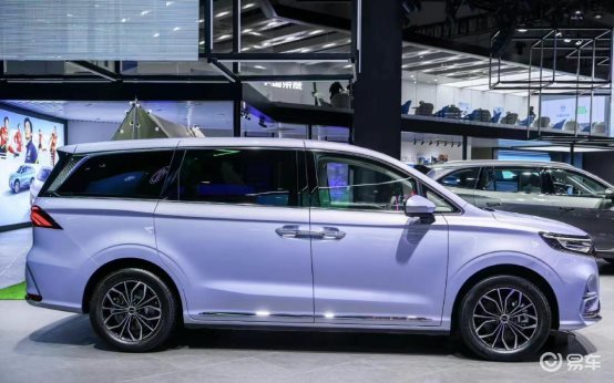 D9、iMAX8 EV、格瑞维亚交锋，成都车展火药味十足_易车