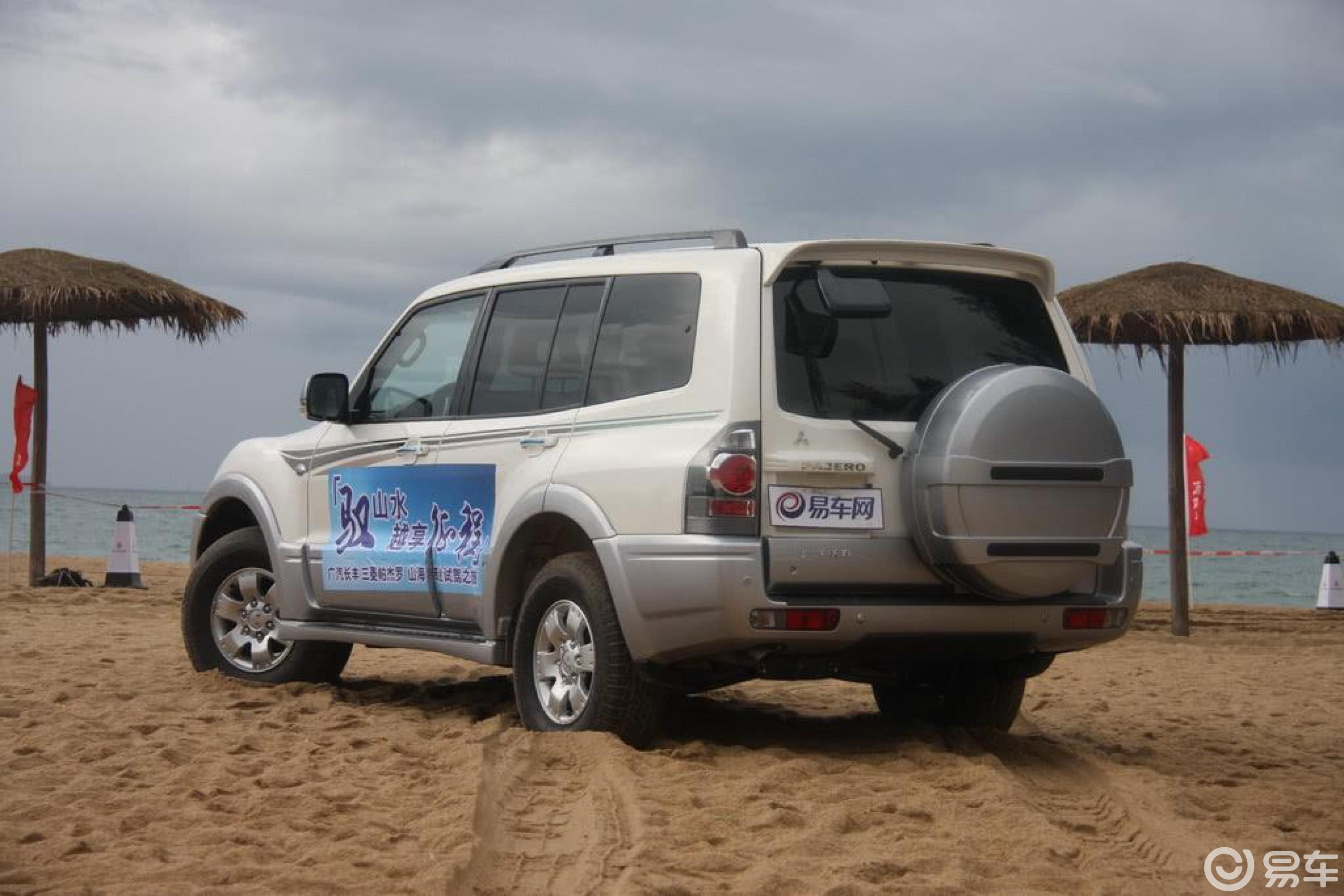 【帕杰罗V73 3.0 GLS MT侧后45度车头向左水平图片-汽车图片大全】-易车