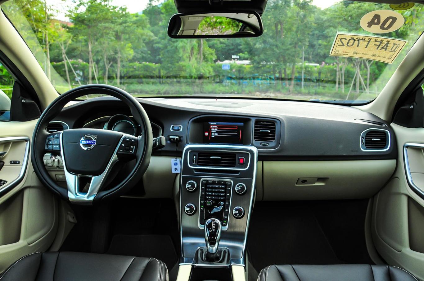 【沃尔沃S602.0T 手自一体 T5 智驭版内饰全景正拍图片-汽车图片大全】-易车