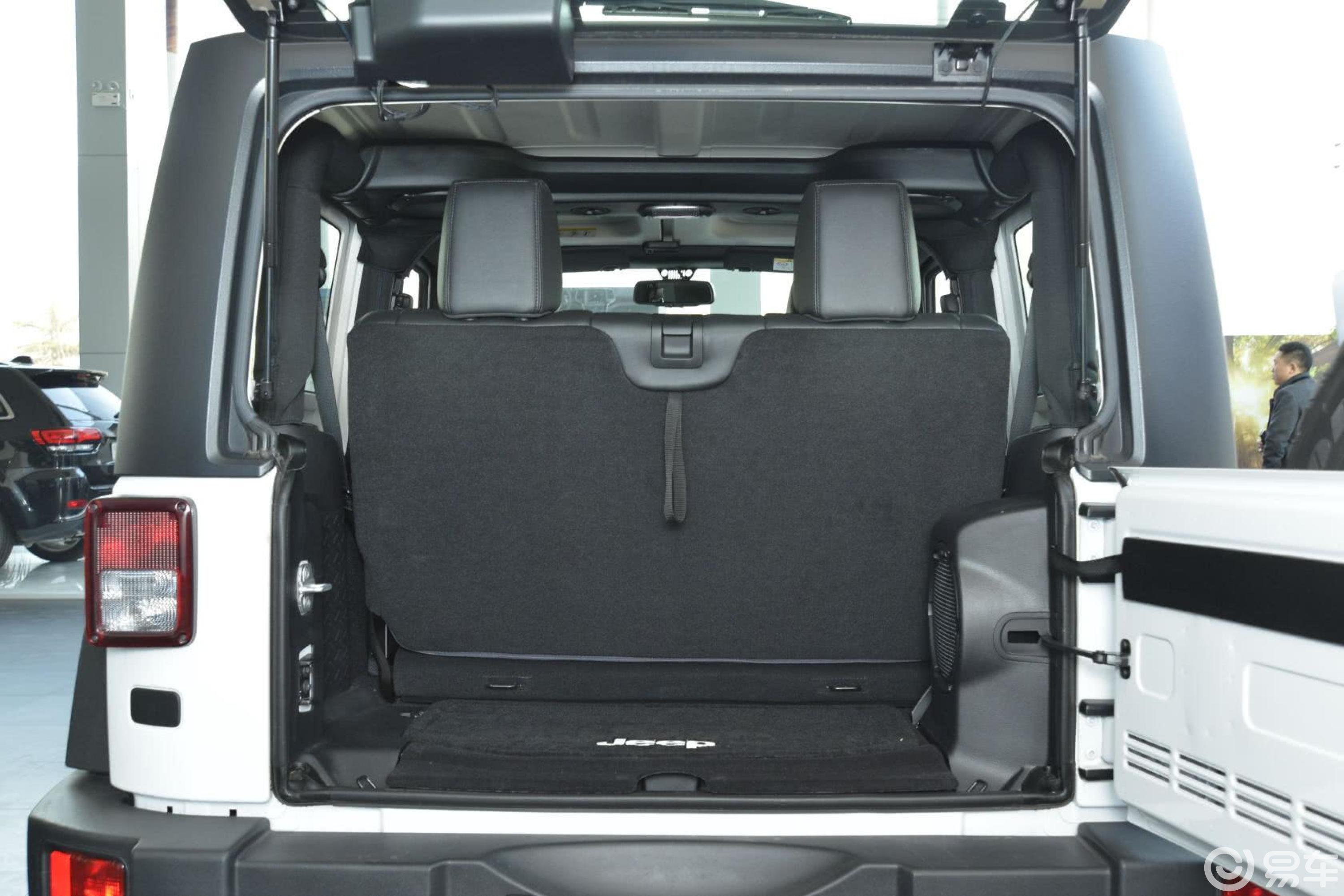 【牧马人3.6L 自动 两门Rubicon 十周年版空间图片-汽车图片大全】-易车