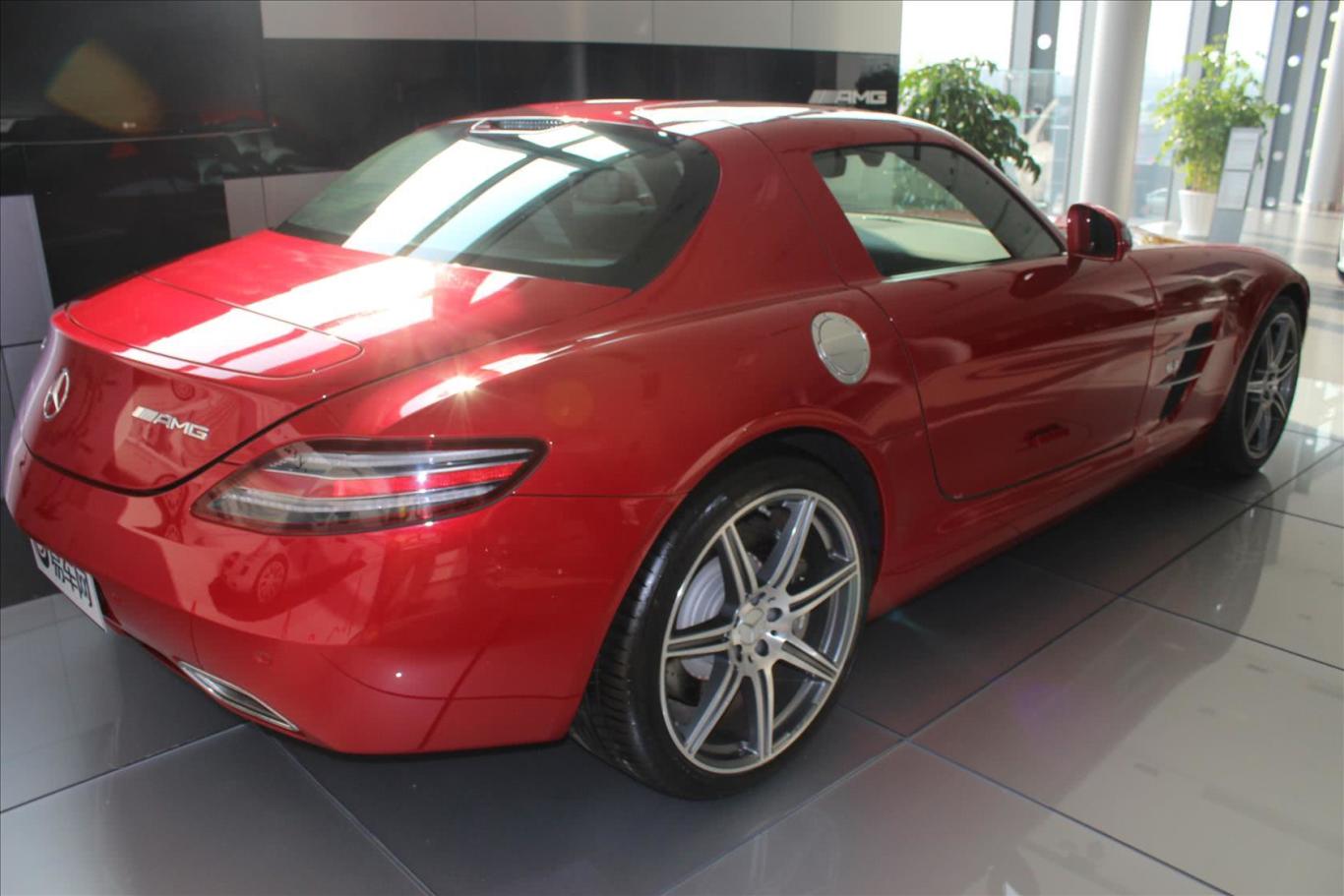 【奔驰SLS级 AMGSLS AMG 45周年中国限量版侧后45度车头向右水平图片-汽车图片大全】-易车