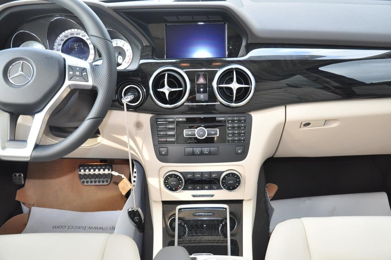 【奔驰GLK级GLK 300 3.0L 自动 豪华型 极致版中控台整体图片-汽车图片大全】-易车