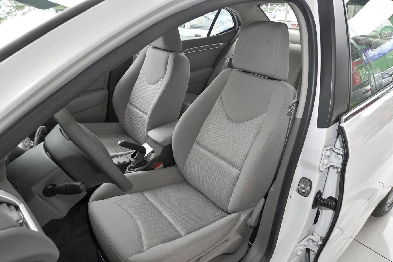 【雪铁龙C4L1.8L 手动 领先版驾驶员座椅图片-汽车图片大全】-易车