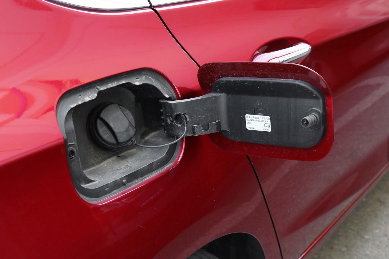 【科鲁兹三厢 1.4T 双离合 创·战纪定制版油箱盖图片-汽车图片大全】-易车