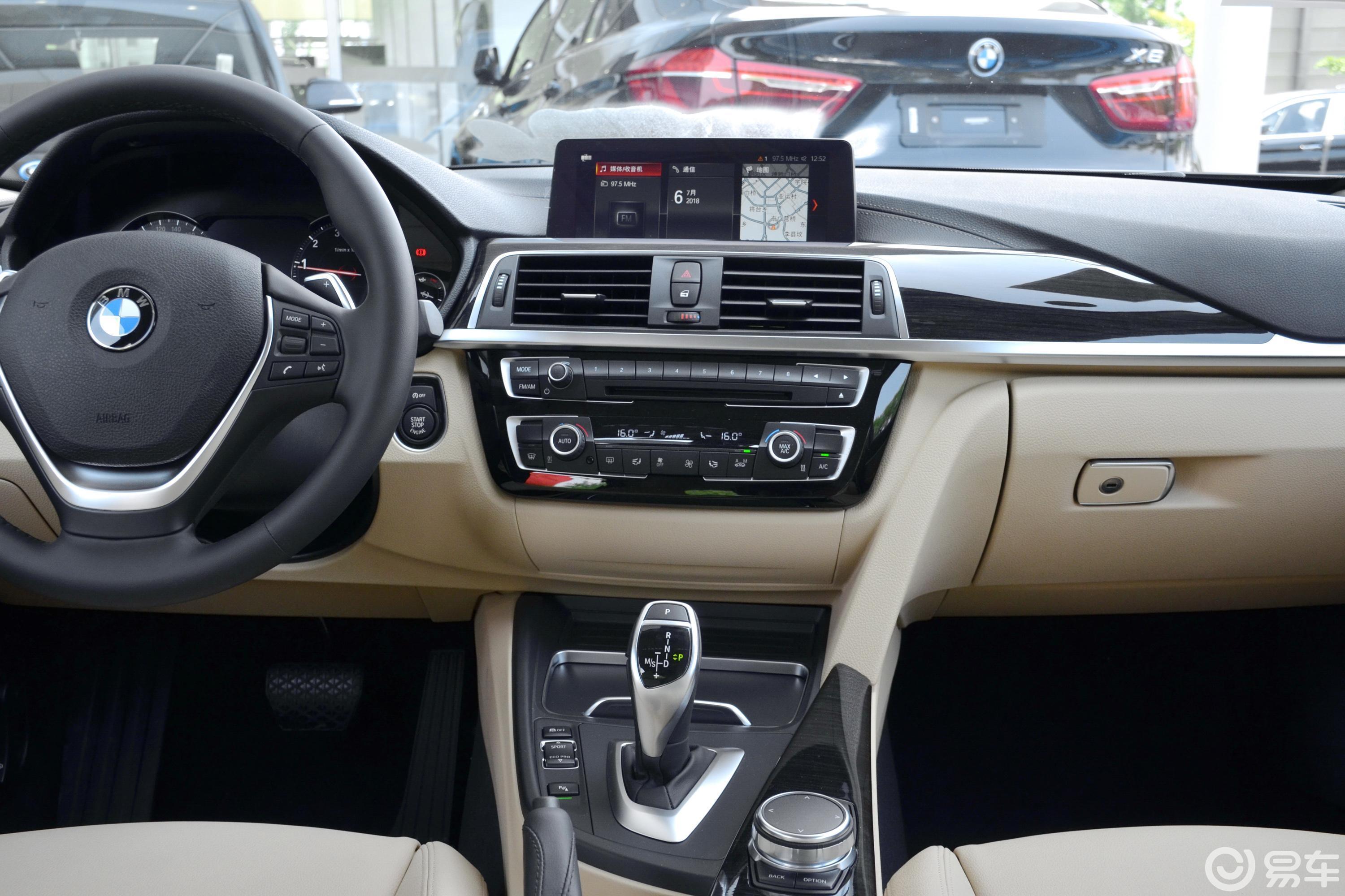 【宝马3系320Li 领先版豪华套装中控台整体图片-汽车图片大全】-易车