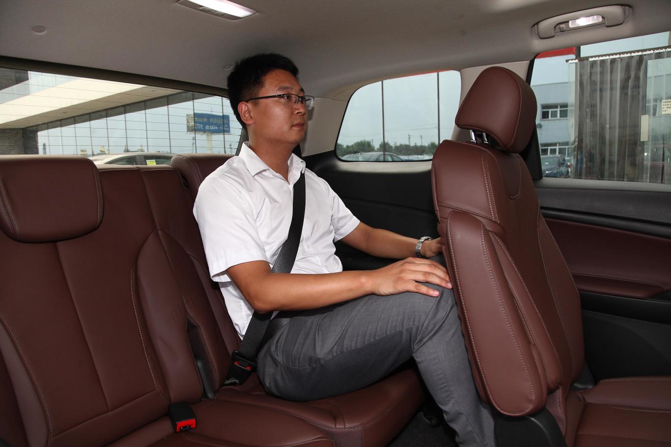 【别克GL618T 豪华版 6座第三排空间体验图片-汽车图片大全】-易车