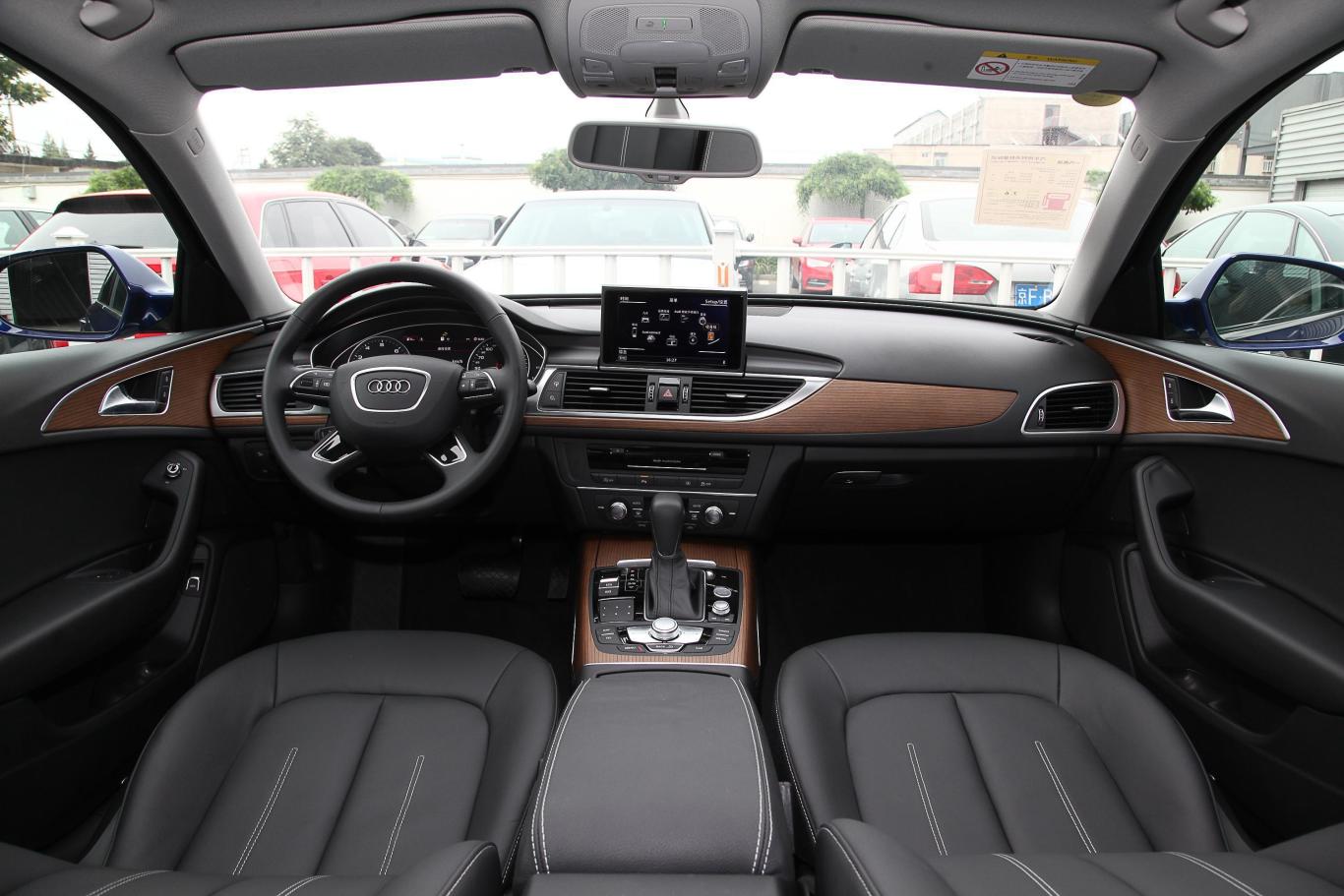 【奥迪A6L30周年纪念版 30 FSI 风尚版内饰全景正拍图片-汽车图片大全】-易车
