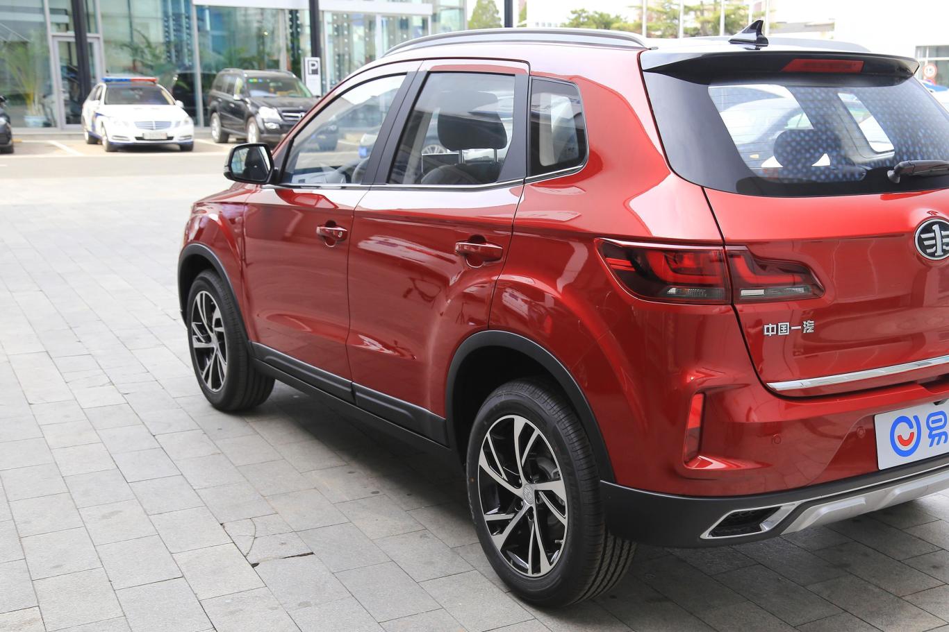 【奔腾X401.6L 手自一体 互联智享型 国V外观图片-汽车图片大全】-易车