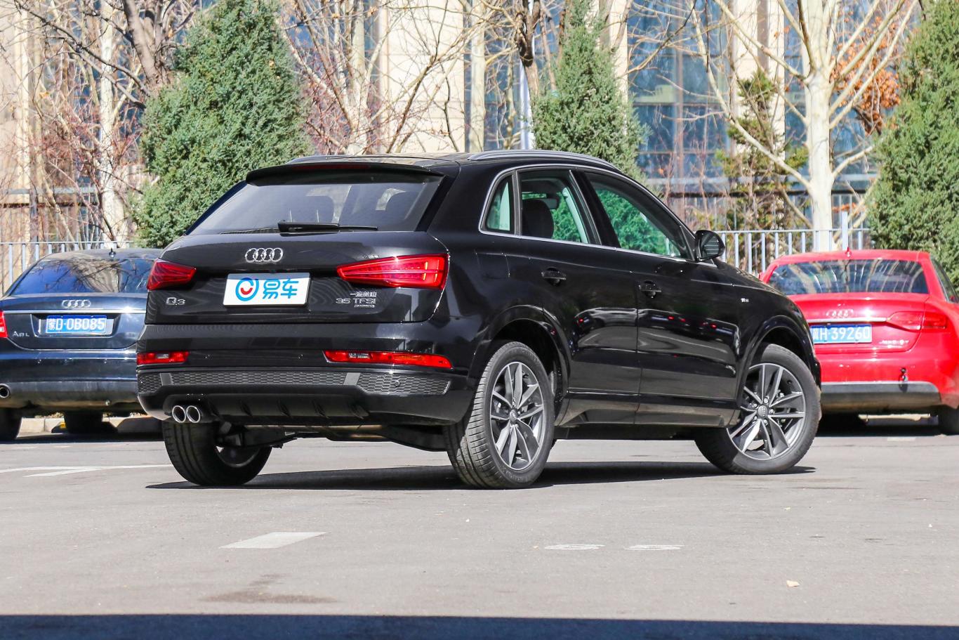 【奥迪Q330周年纪念版 35 TFSI quattro全时四驱运动版侧后45度车头向右水平图片-汽车图片大全】-易车