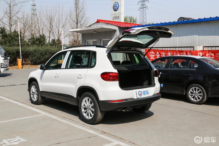 【途观2017款300TSI 手自一体 两驱 丝绸之路风尚版后备厢开启 45 度侧拍汽车图片-汽车图片大全】-易车