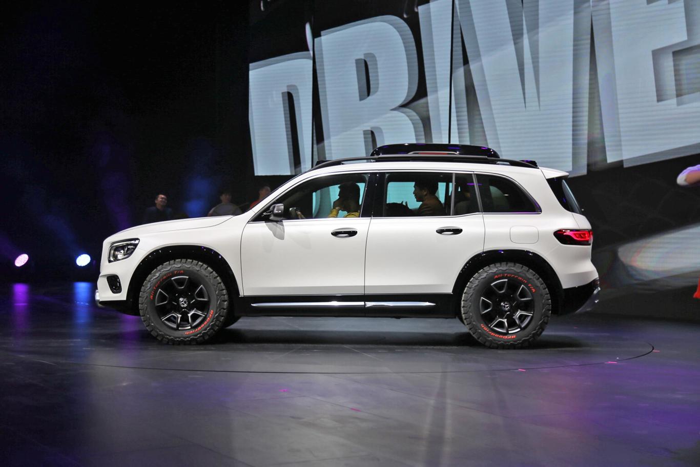 【奔驰GLB(海外)2.0T 手自一体 顶配版正侧车头向左水平图片-汽车图片大全】-易车