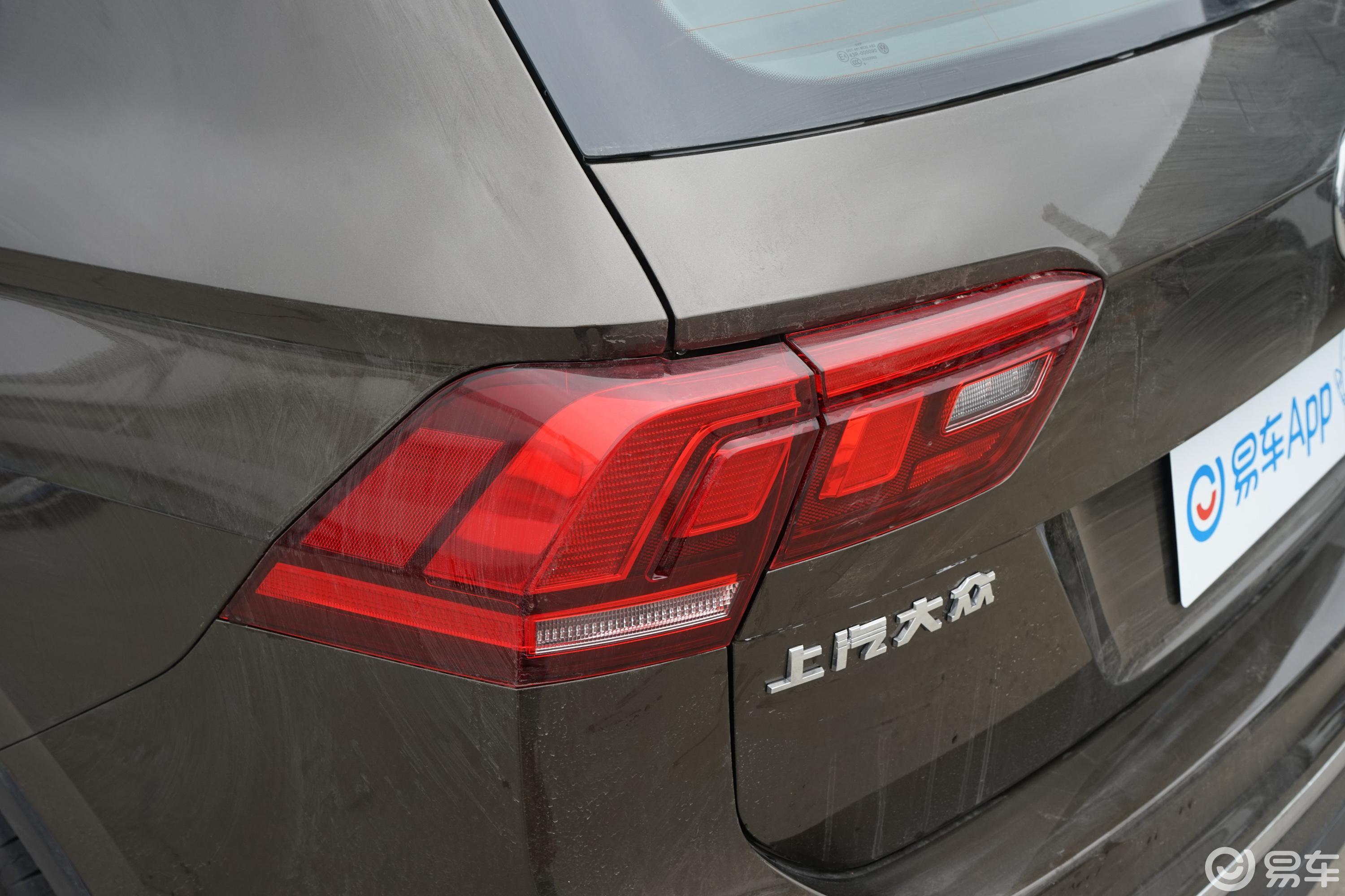 【途观L330TSI 双离合 两驱 智动豪华版 国VI尾灯侧45度俯拍图片-汽车图片大全】-易车