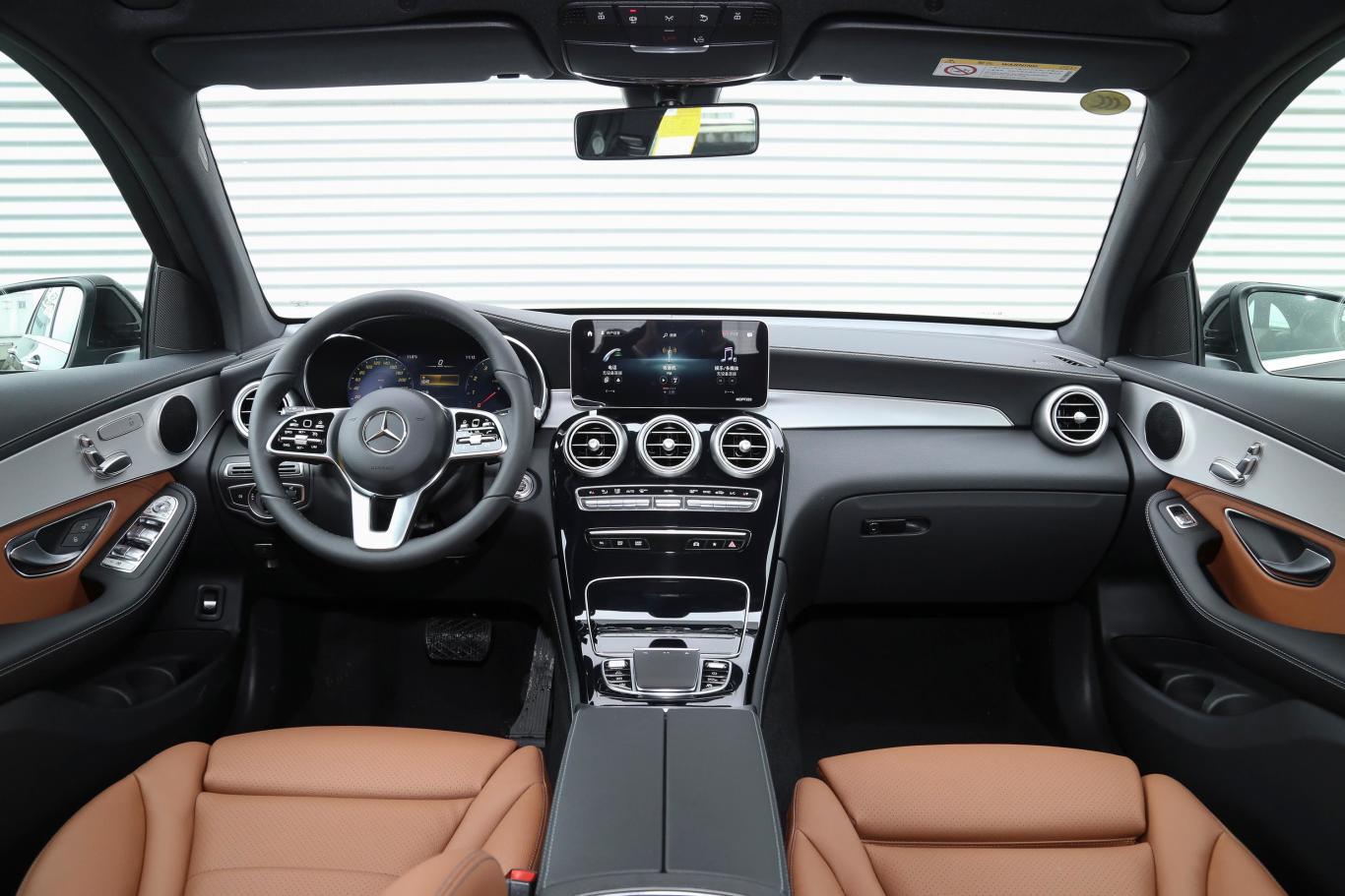 【奔驰GLC改款 GLC 260 L 4MATIC 动感型内饰全景正拍图片-汽车图片大全】-易车