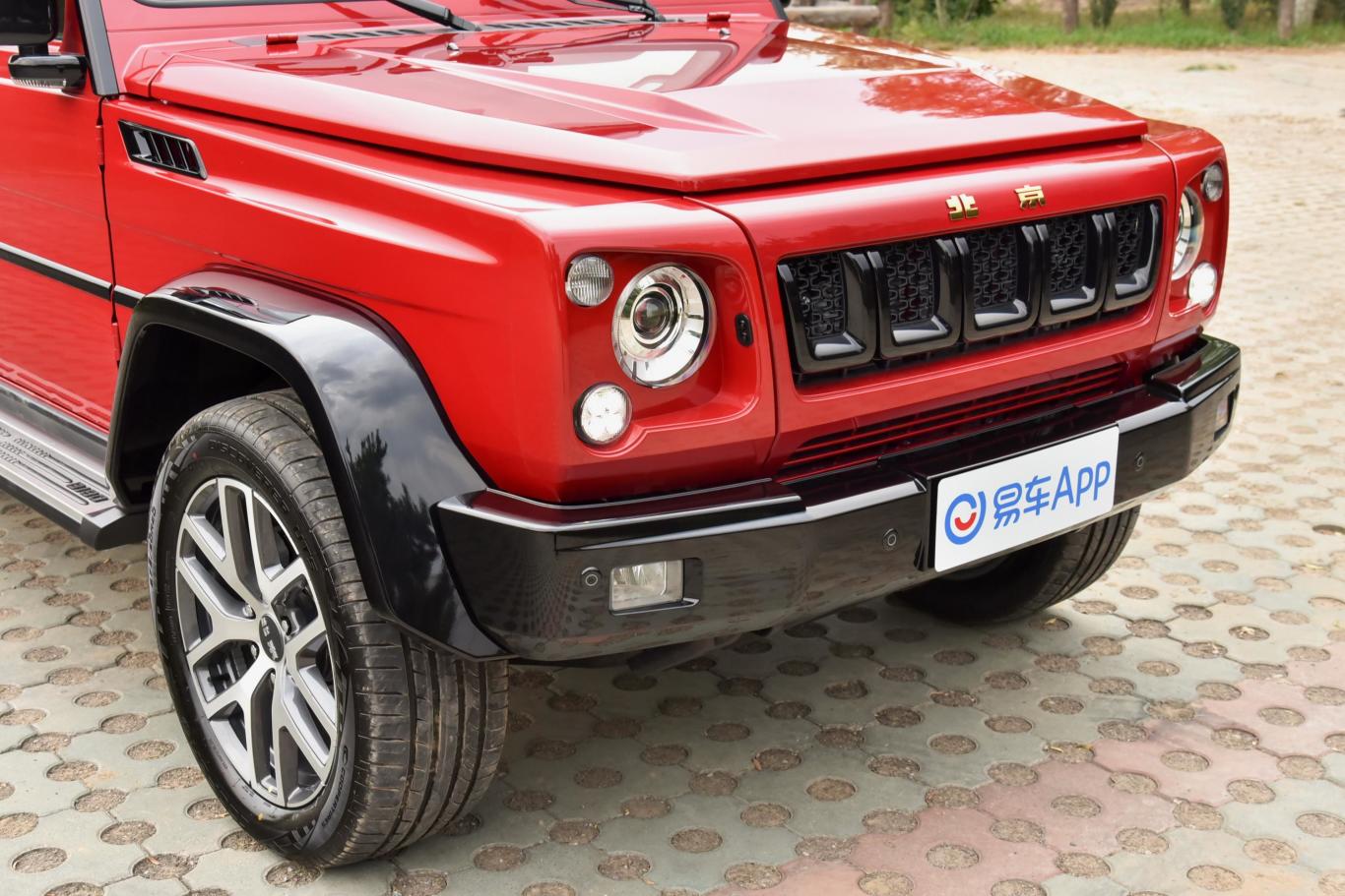 【北京越野BJ803.0T 至尊版前格栅侧俯拍图片-汽车图片大全】-易车