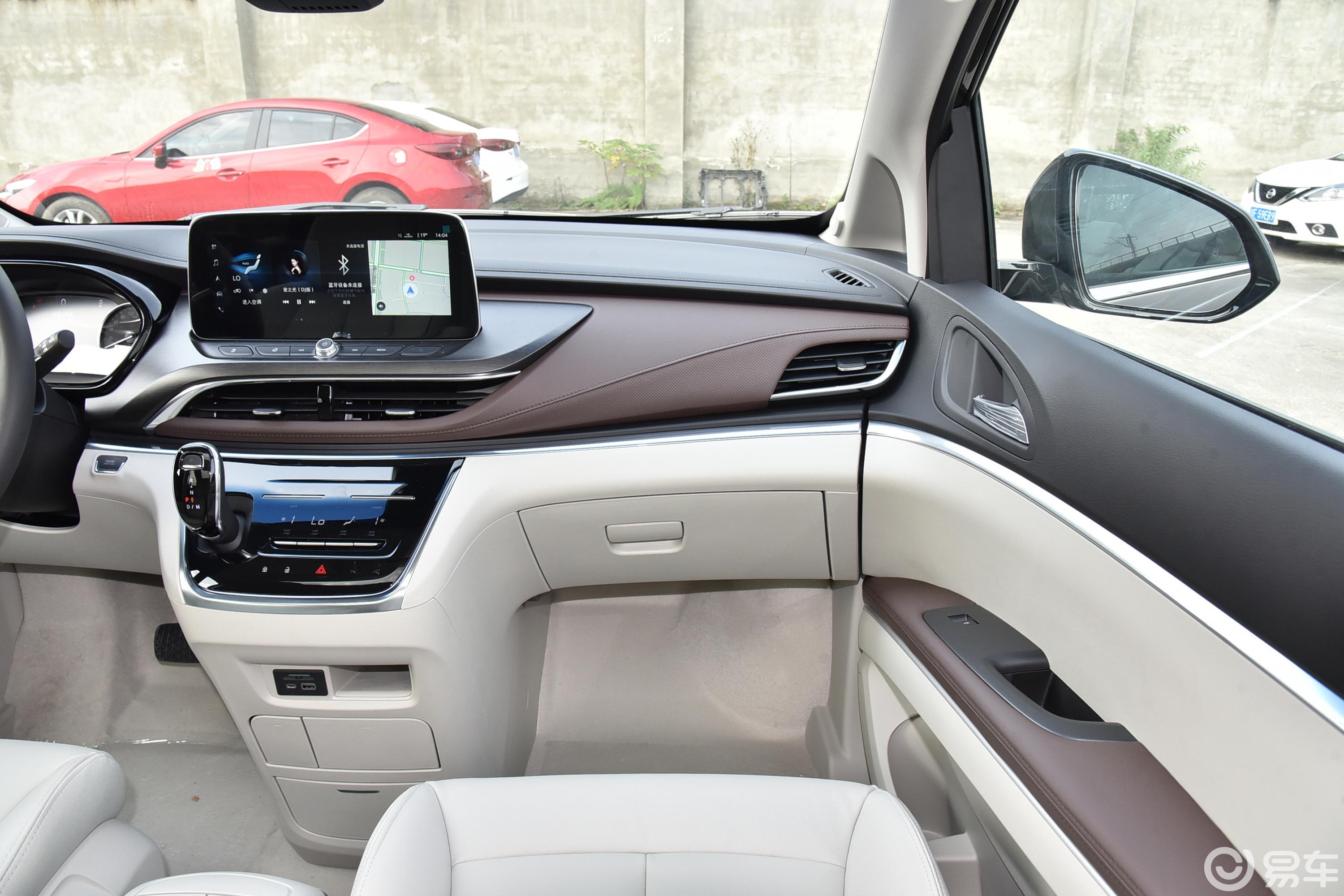 【别克GL8陆上公务舱 652T 智慧尊贵型副驾驶位区域图片-汽车图片大全】-易车