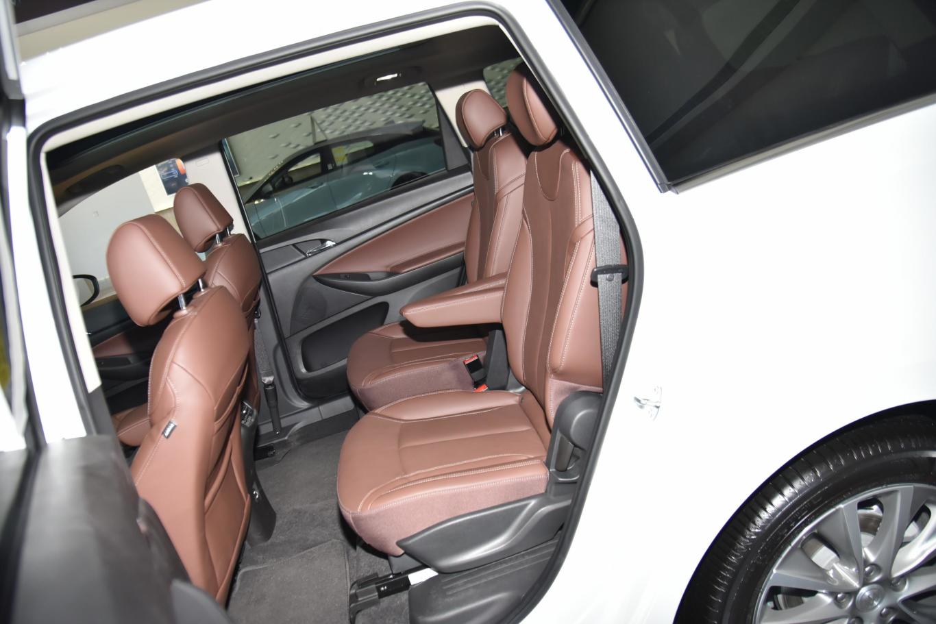 【别克GL618T 互联豪华版 6座 国VI后排座椅图片-汽车图片大全】-易车