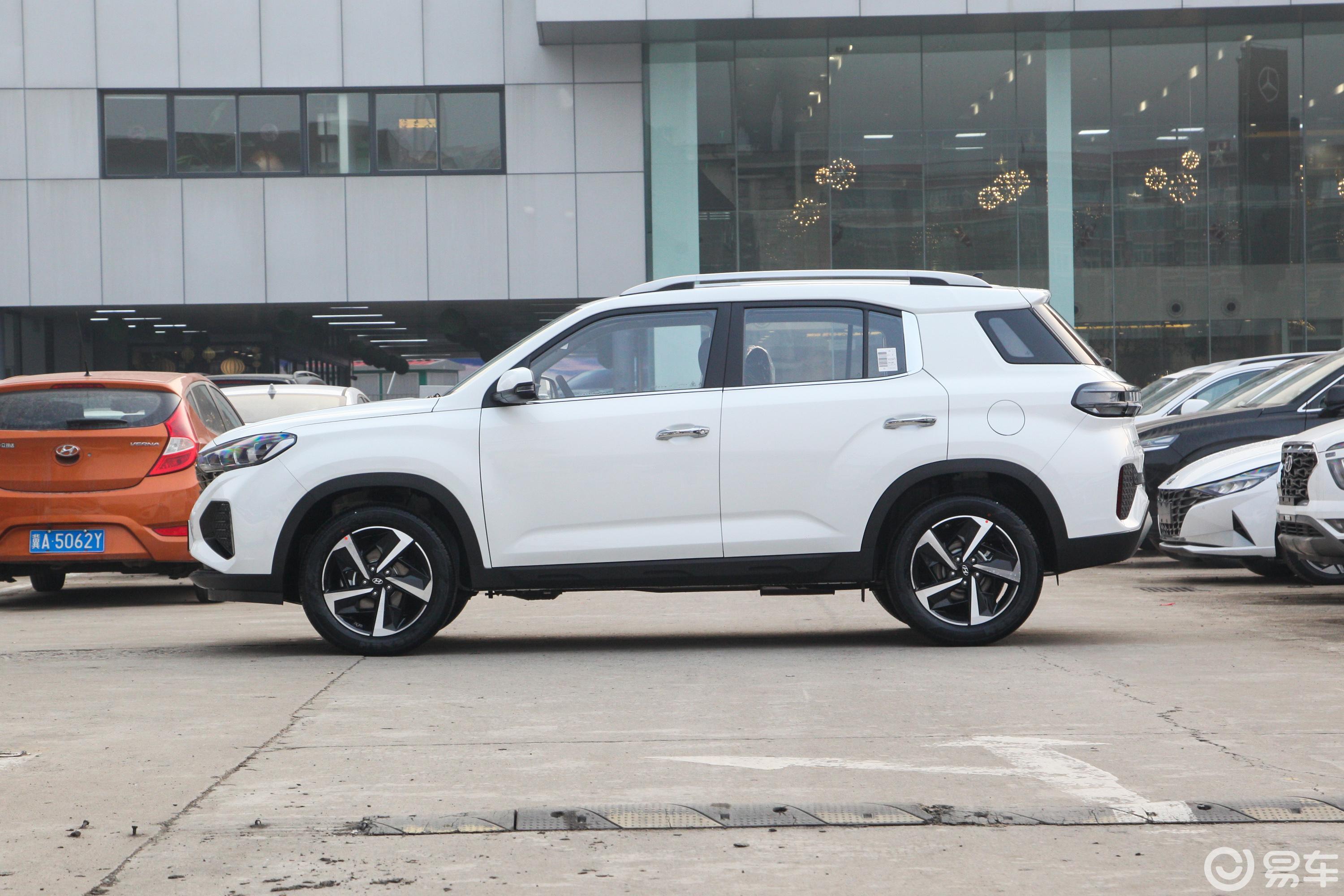 【现代ix352.0L 自动 两驱 领先版GLS正侧车头向左水平图片-汽车图片大全】-易车