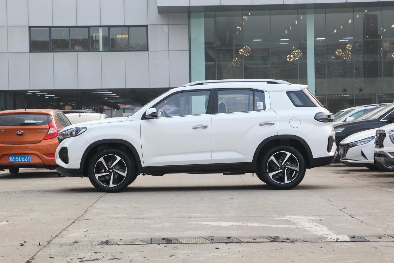 【现代ix352.0L 自动 两驱 领先版GLS正侧车头向左水平图片-汽车图片大全】-易车