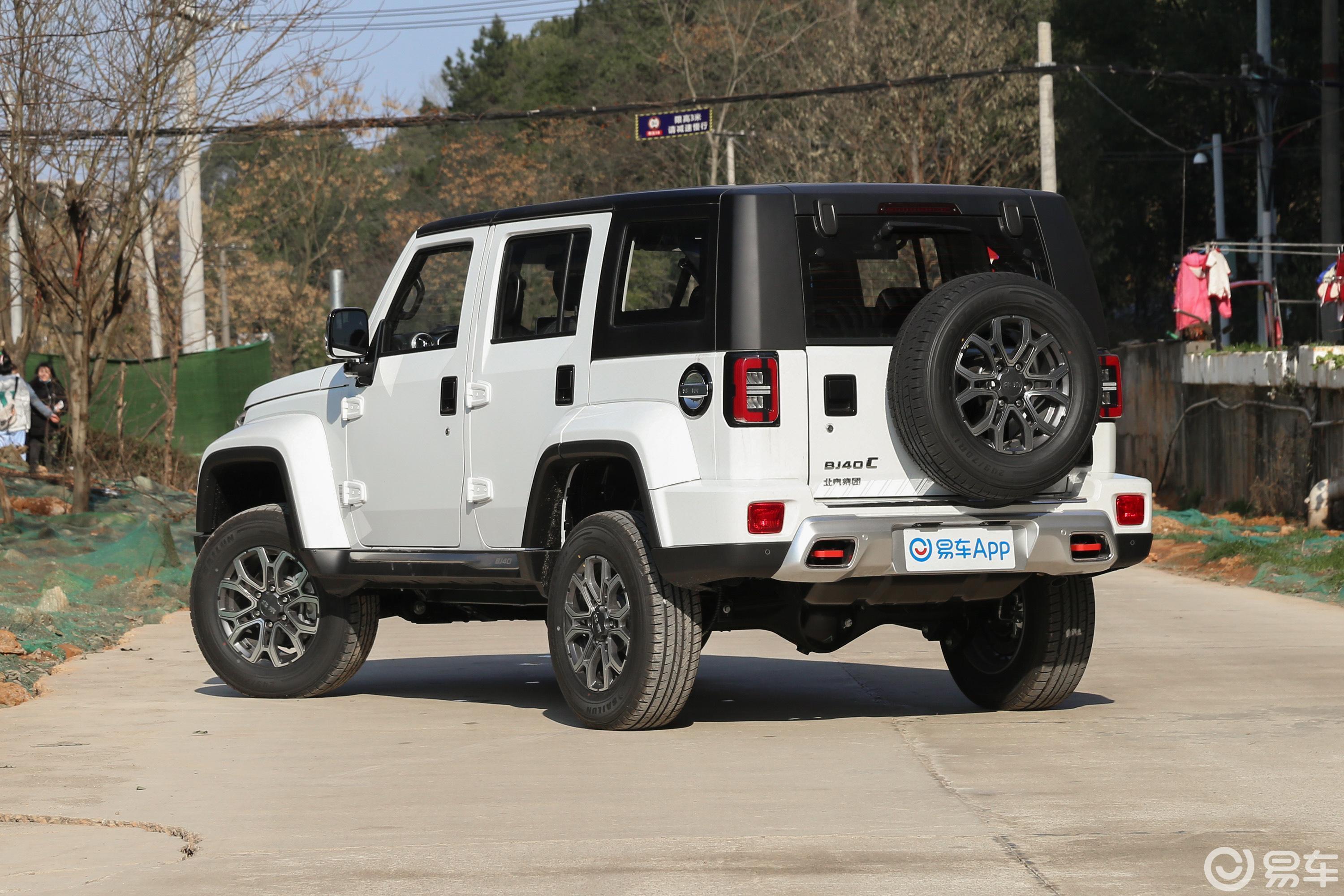 【北京BJ40城市猎人版 2.0T 自动两驱先锋版 汽油侧后45度车头向左水平图片-汽车图片大全】-易车