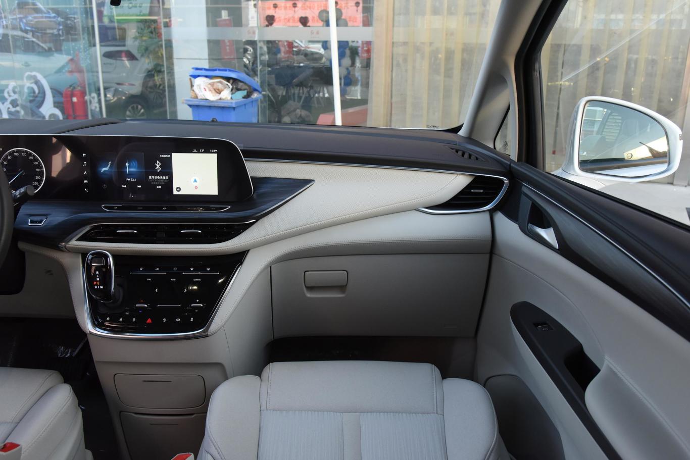 【别克GL8ES陆尊 653T 舒适型副驾驶位区域图片-汽车图片大全】-易车