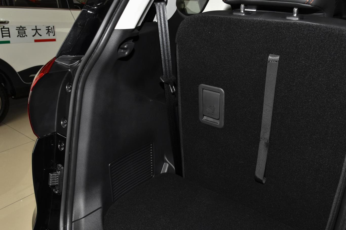 【SWM斯威X71.5T 手自一体 智云版 7座后备厢图片-汽车图片大全】-易车