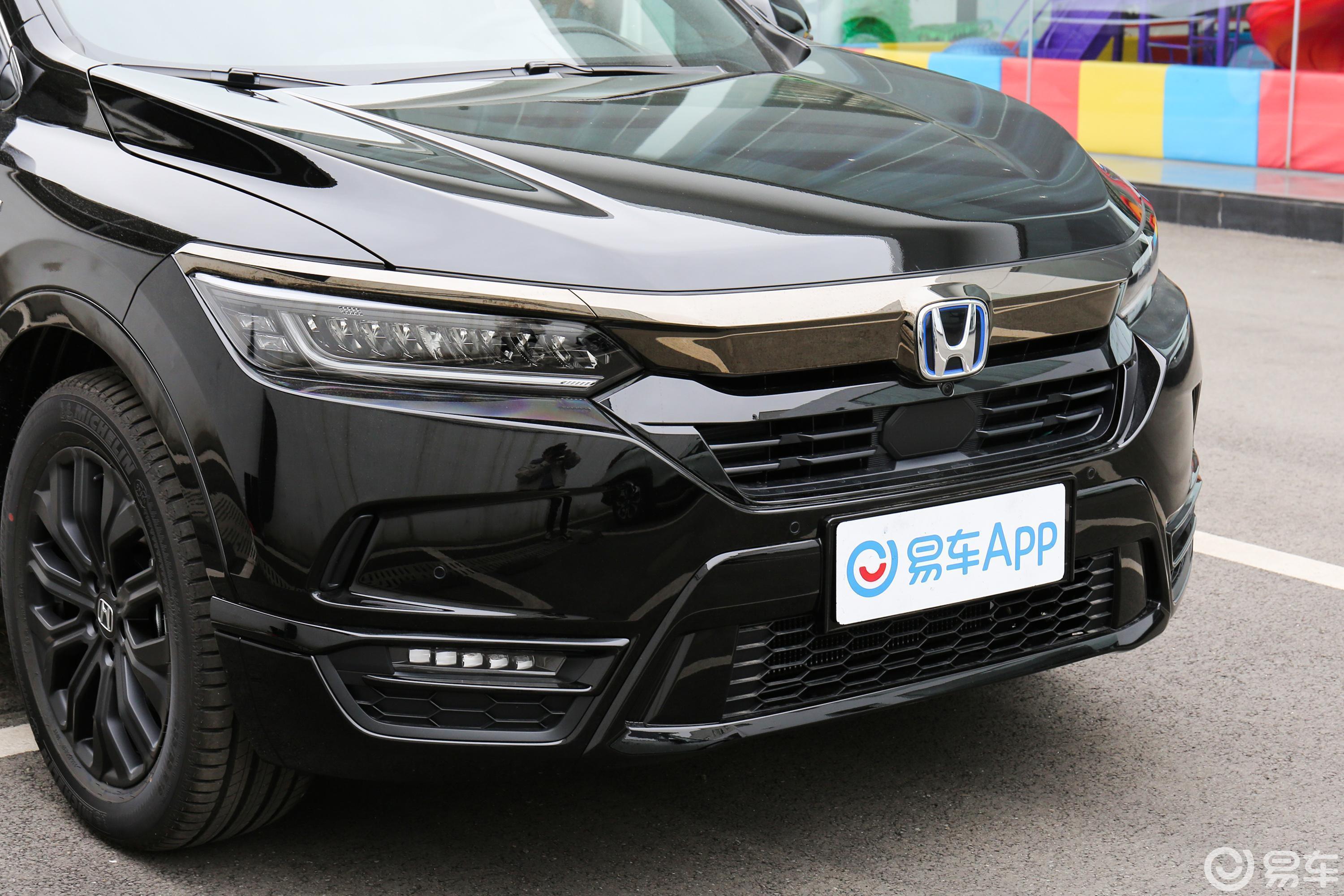 【皓影锐·混动 2.0L 两驱 E-CVT 锐·幻夜版前格栅侧俯拍图片-汽车图片大全】-易车