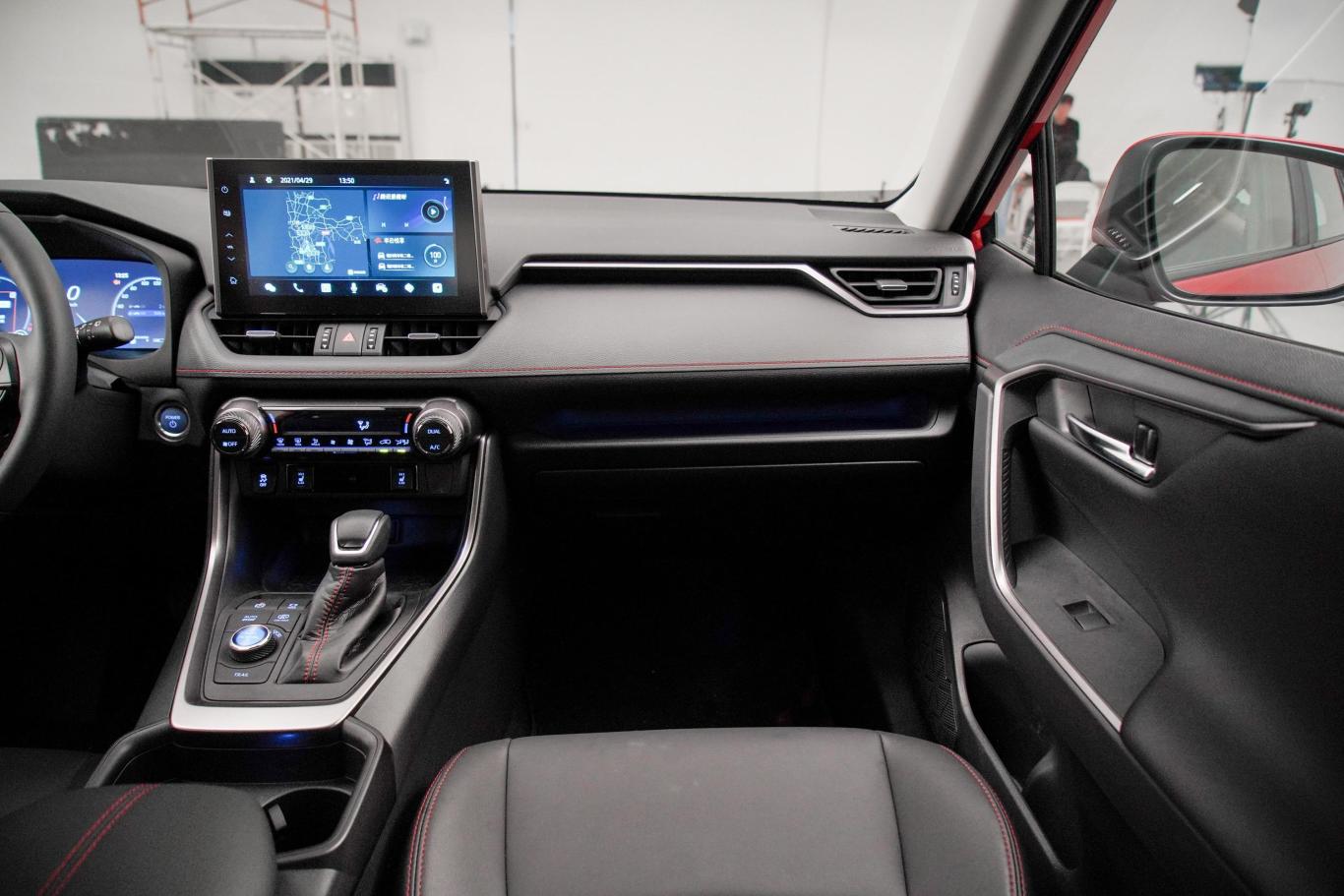 【威兰达 插电混动高性能版 2.5L 73km 四驱激擎版副驾驶位区域图片-汽车图片大全】-易车