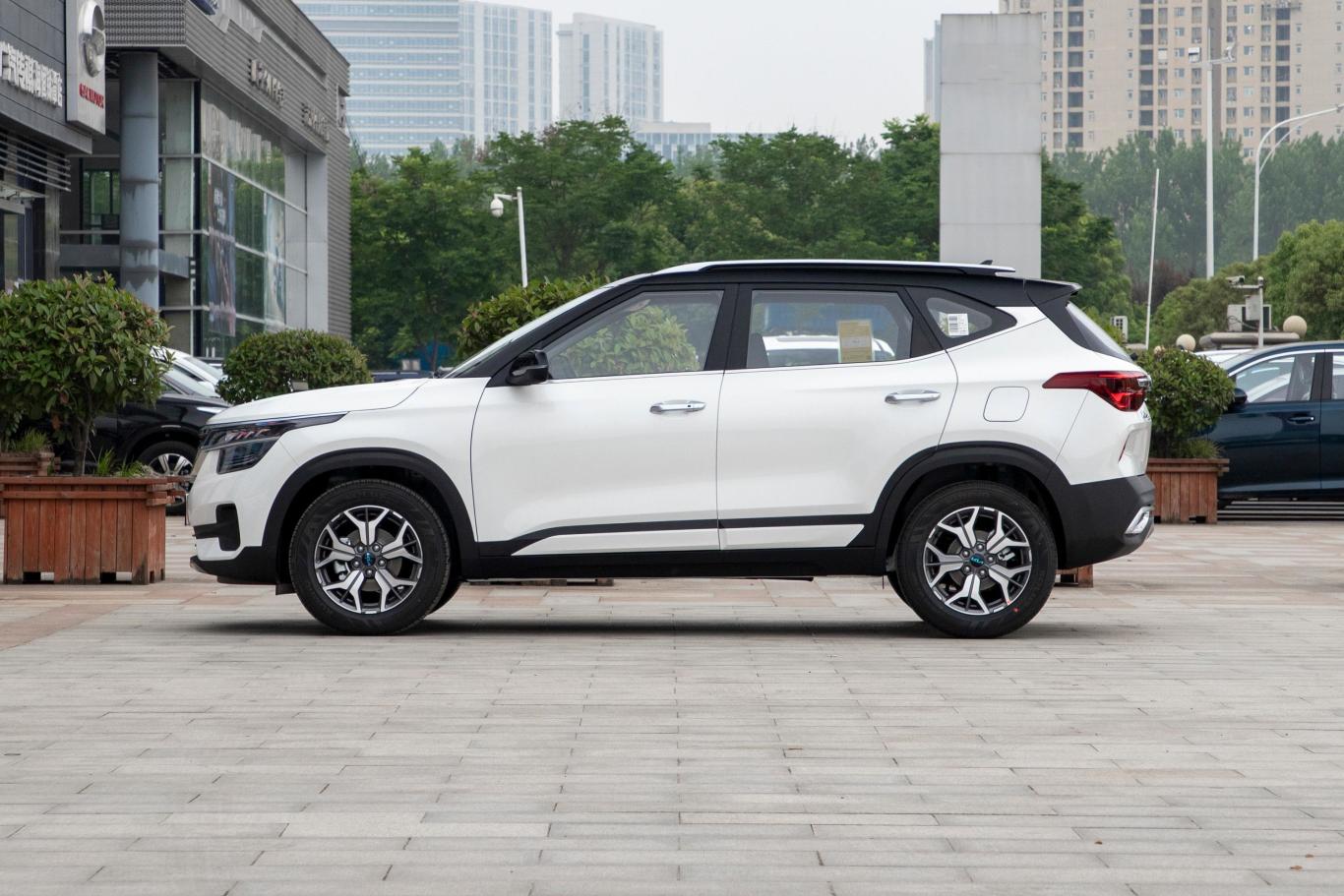 【KX3傲跑1.5L CVT 潮流版正侧车头向左水平图片-汽车图片大全】-易车