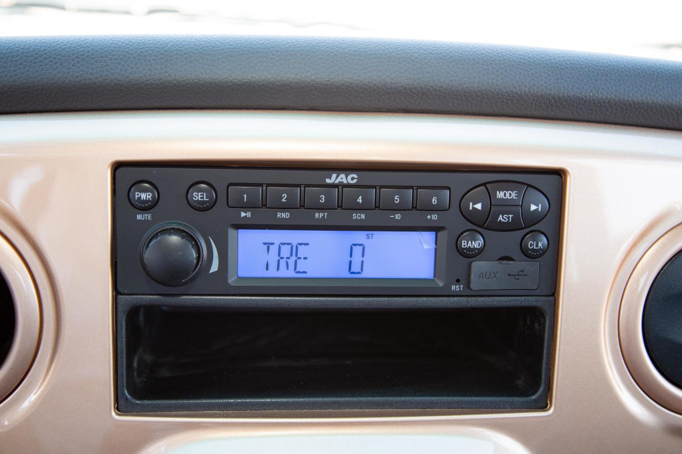 【康铃J3J3安徽全柴 2.3L 88马力 2800轴距 排半栏板轻卡 国V内饰图片-汽车图片大全】-易车