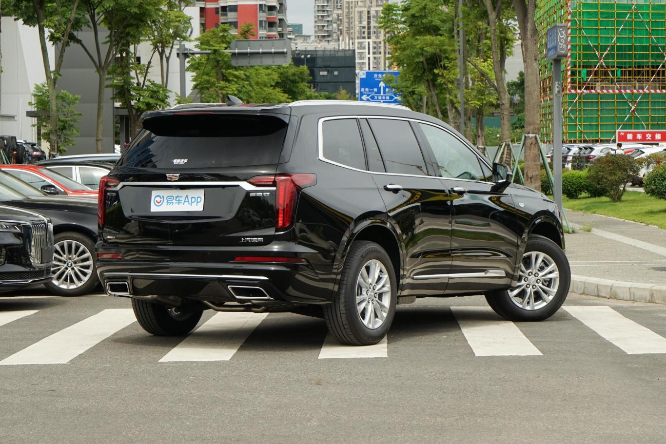 【凯迪拉克XT6轻混 2.0T 四驱风尚型 7座侧后45度车头向右水平图片-汽车图片大全】-易车