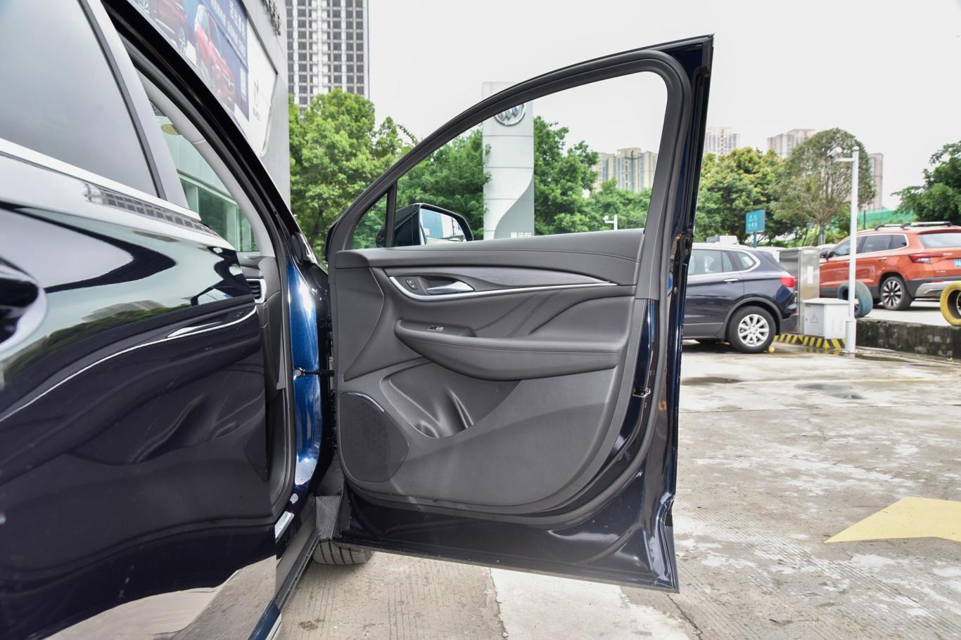 【昂科旗652T 两驱尊贵型 7座副驾侧前车门图片-汽车图片大全】-易车