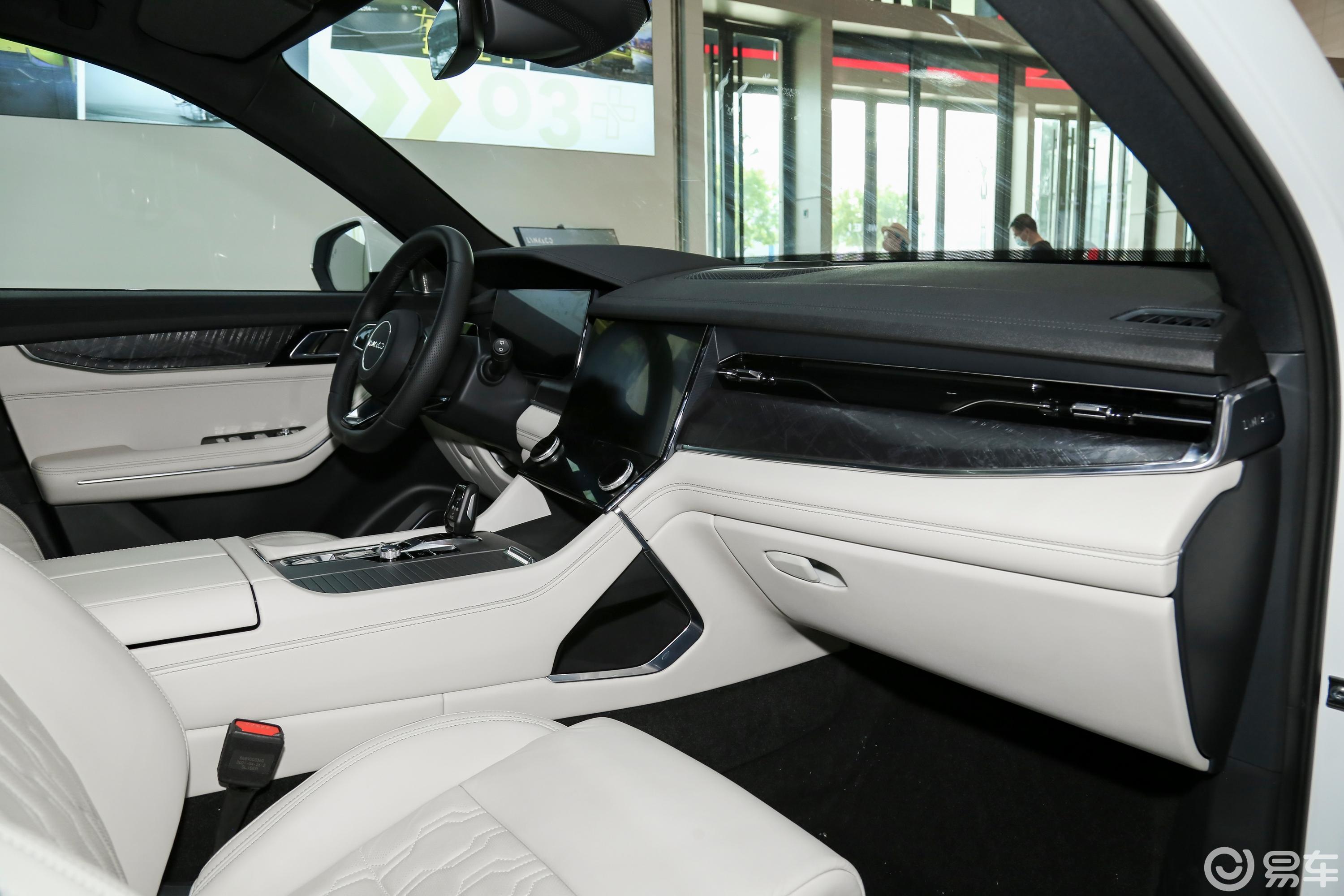 【领克092.0T 手自一体 Ultra 6座内饰全景副驾驶员方向图片-汽车图片大全】-易车