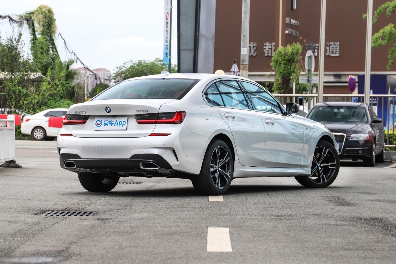 【宝马3系325i M运动套装侧后45度车头向右水平图片-汽车图片大全】-易车