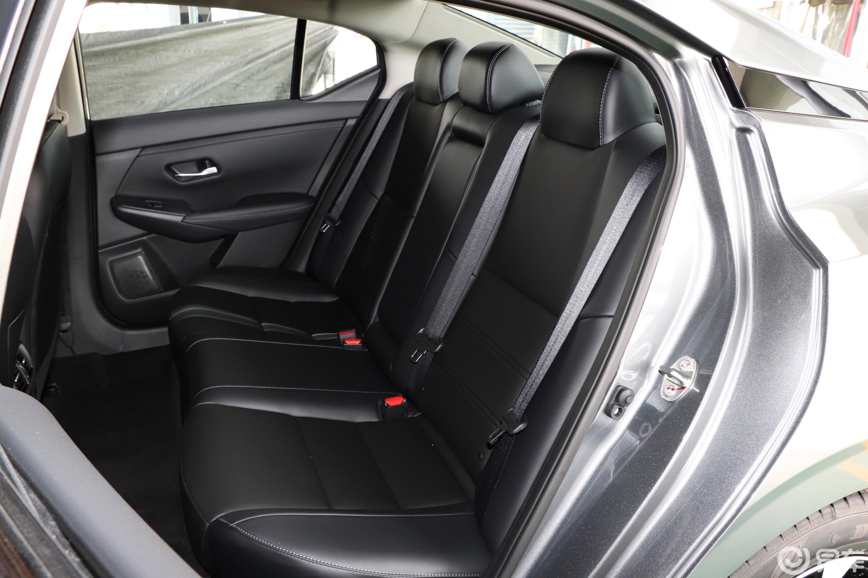 【轩逸1.6L CVT XL悦享版后排座椅图片-汽车图片大全】-易车