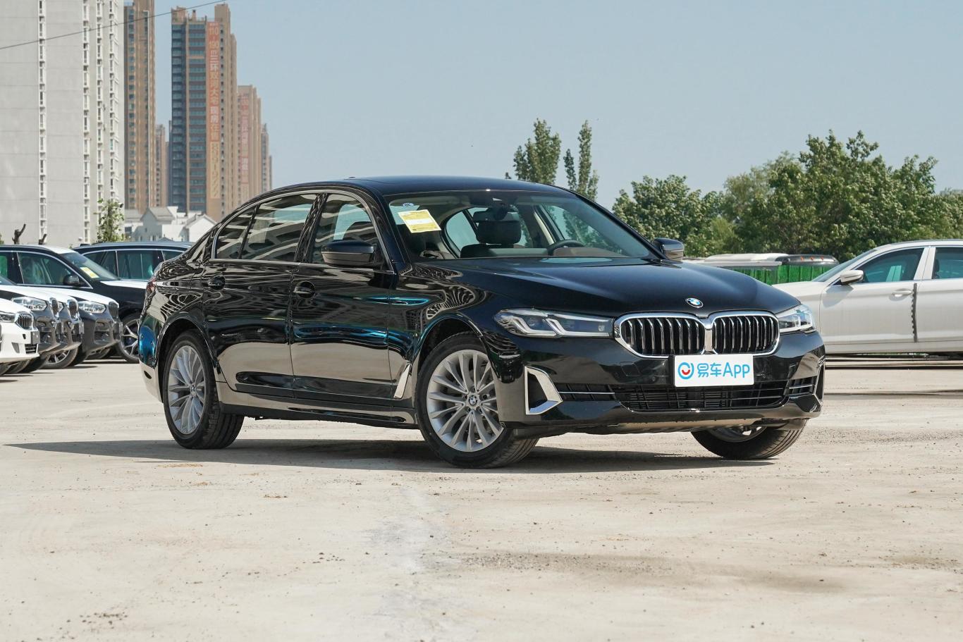 【宝马5系525Li 豪华套装侧前45度车头向右水平图片-汽车图片大全】-易车