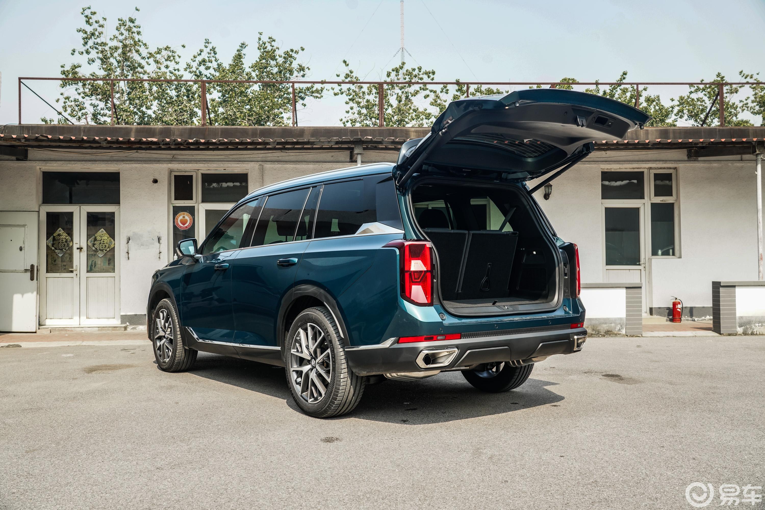 【传祺GS82.0T 四驱豪华智联版 7座后备厢开启45度侧拍图片-汽车图片大全】-易车