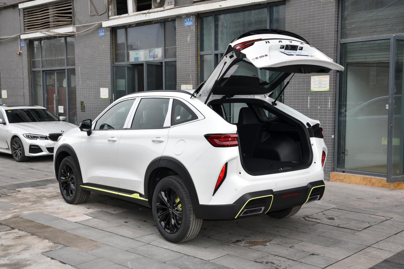 【哈弗H6S2.0T 两驱悦跑版后备厢开启45度侧拍图片-汽车图片大全】-易车