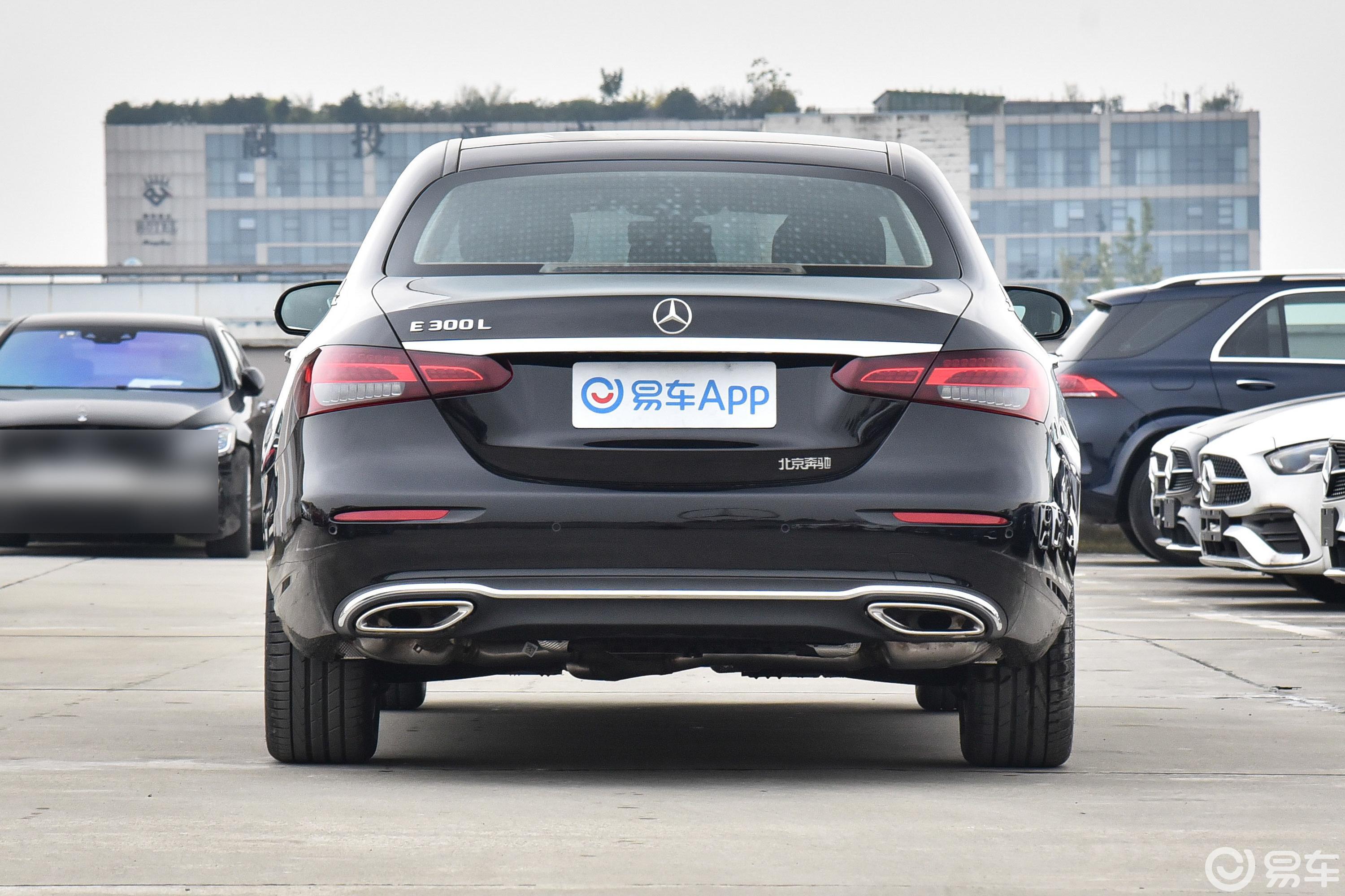 【奔驰E级E 300 L 豪华型正后水平图片-汽车图片大全】-易车