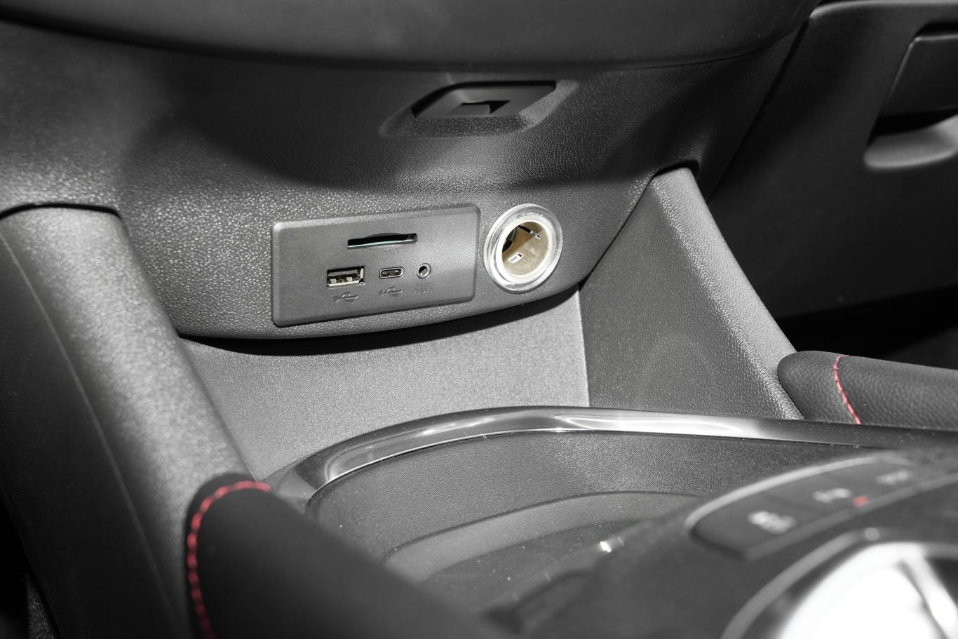 【2022款 Redline 550T 手自一体 锐联版内饰图片-汽车图片大全】-易车