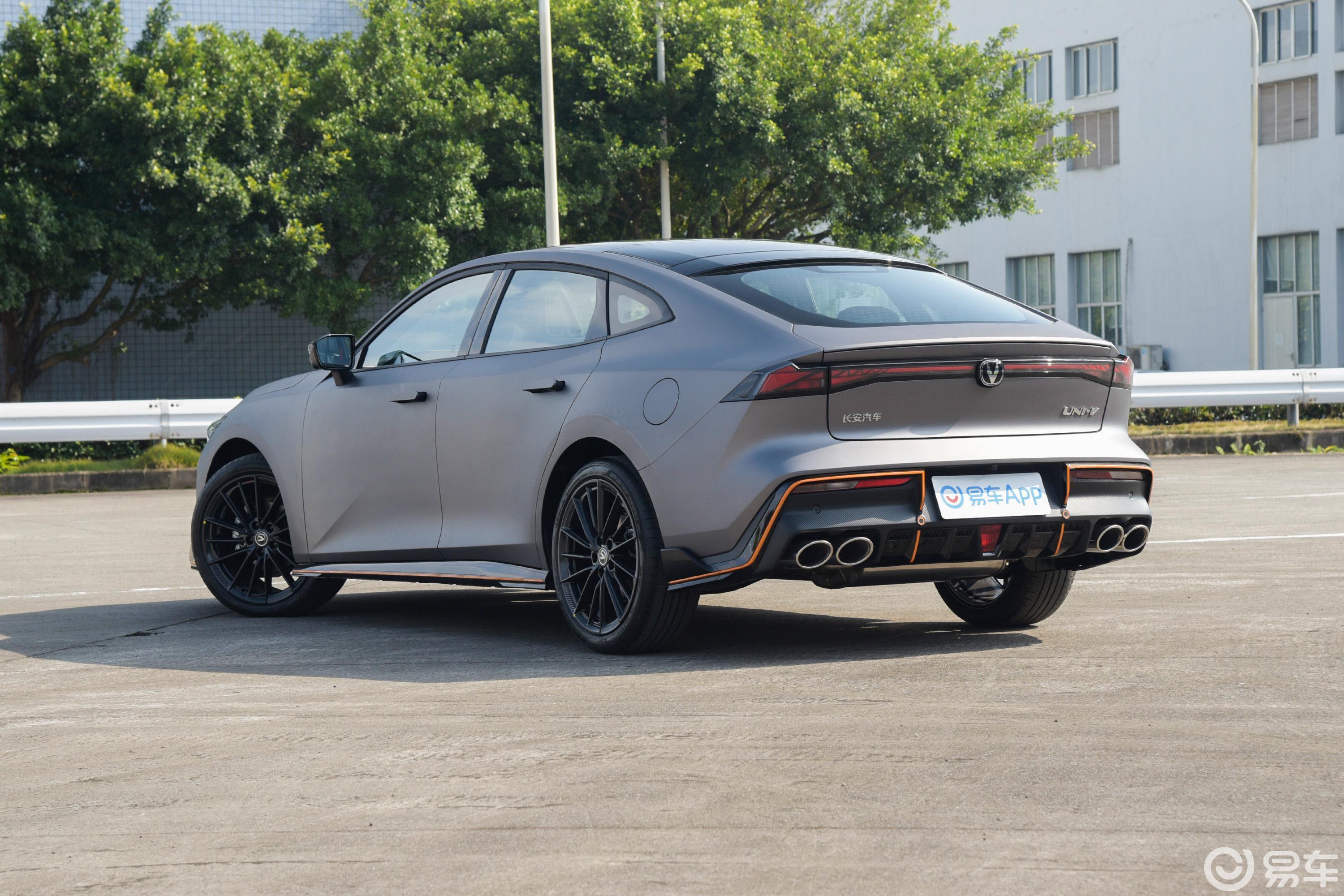 【长安UNI-V1.5T 特别版侧后45度车头向左水平图片-汽车图片大全】-易车