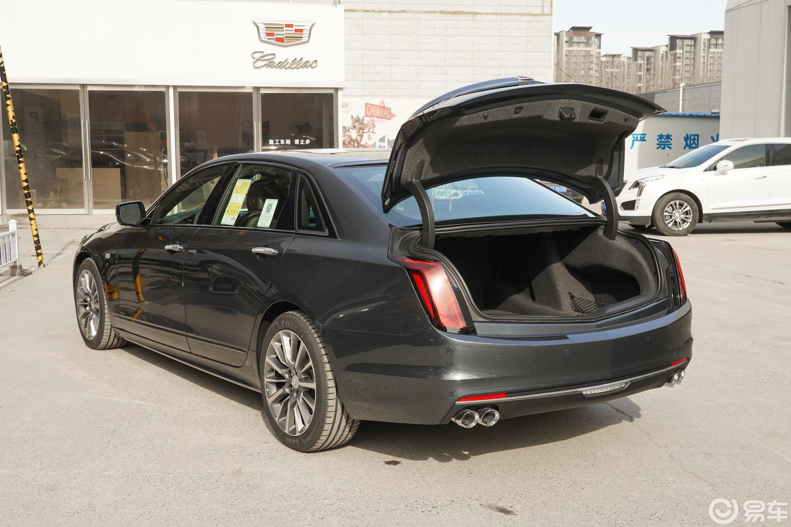 【凯迪拉克CT628T 尊贵型后备厢开启45度侧拍图片-汽车图片大全】-易车