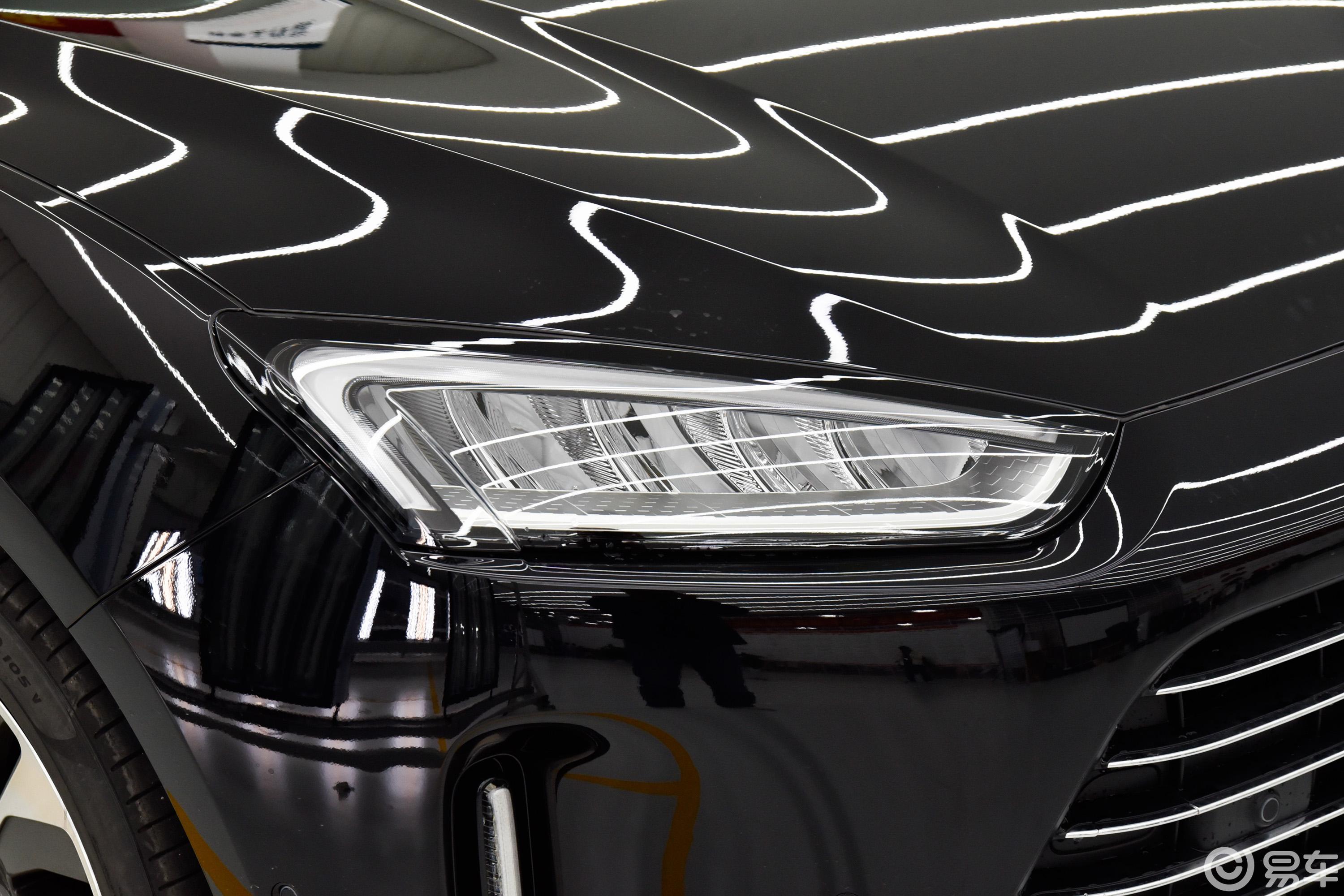 【问界M5增程版 180km 四驱性能版大灯侧45度俯拍图片-汽车图片大全】-易车