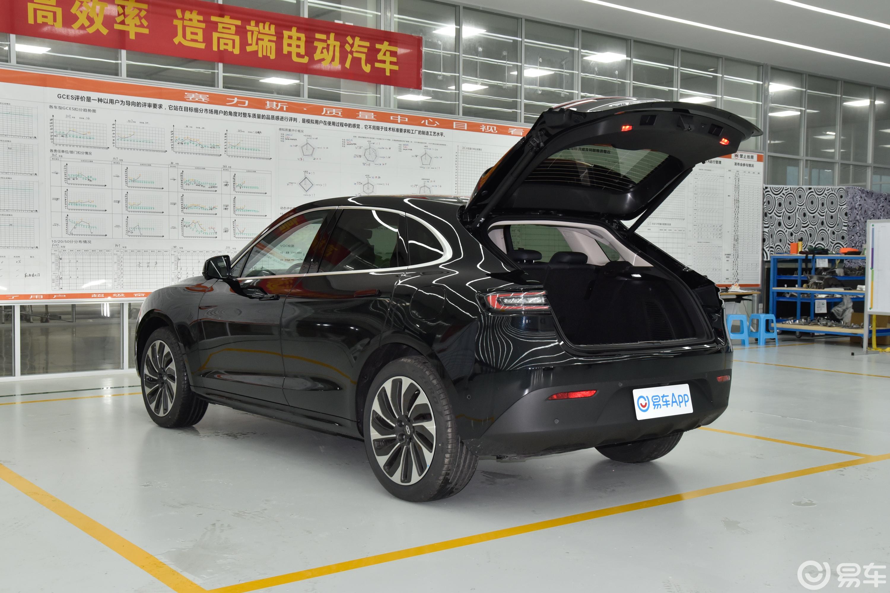 【问界M5增程版 180km 四驱性能版后备厢开启45度侧拍图片-汽车图片大全】-易车