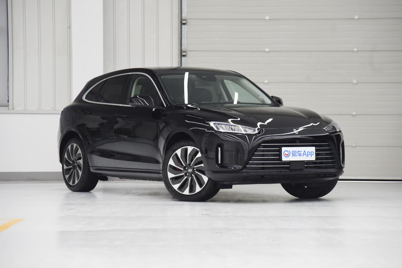 【问界M5增程版 180km 四驱性能版侧前45度车头向右水平图片-汽车图片大全】-易车