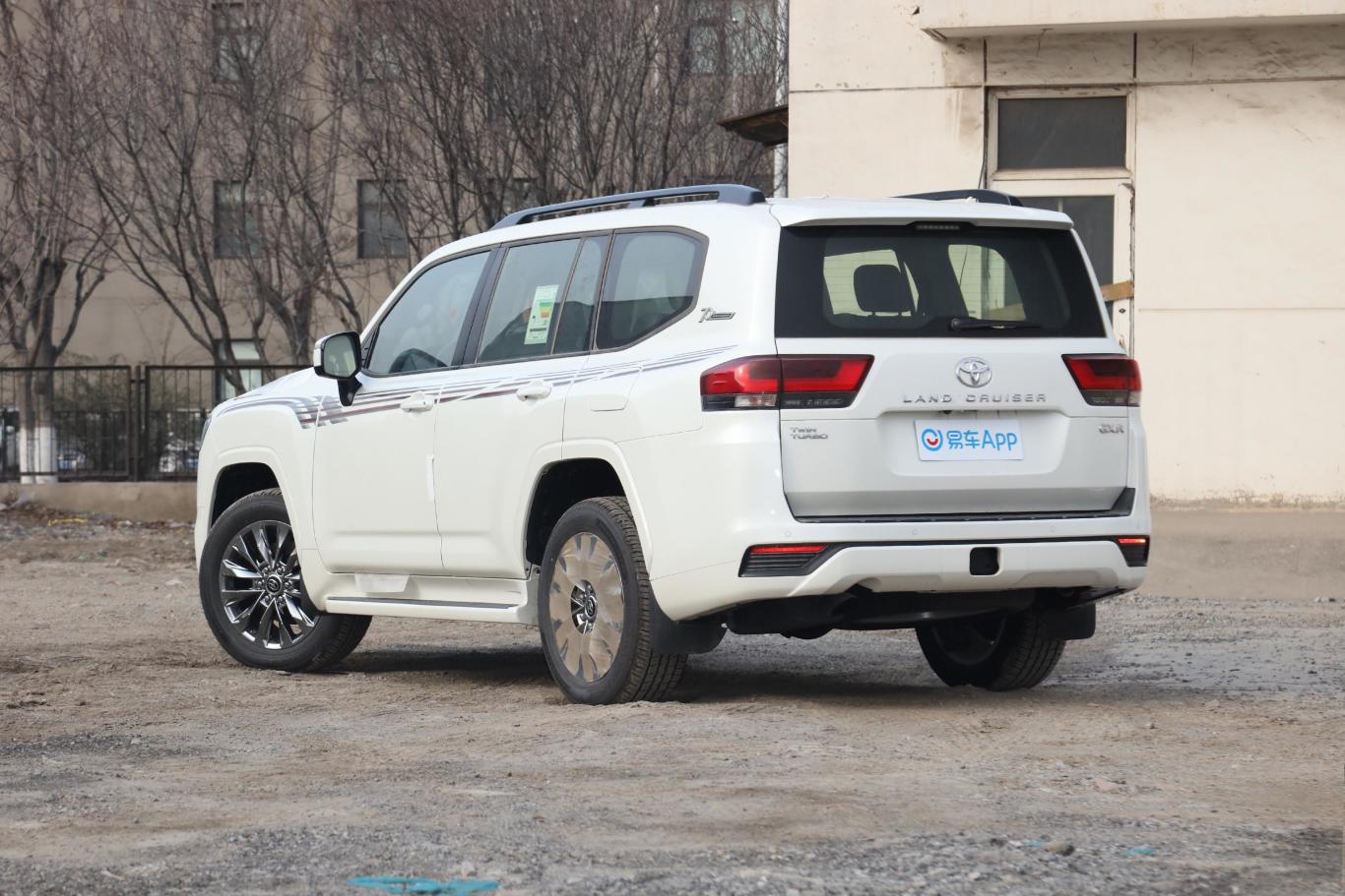 【兰德酷路泽(进口)3.5T GX-R 中东版侧后45度车头向左水平图片-汽车图片大全】-易车