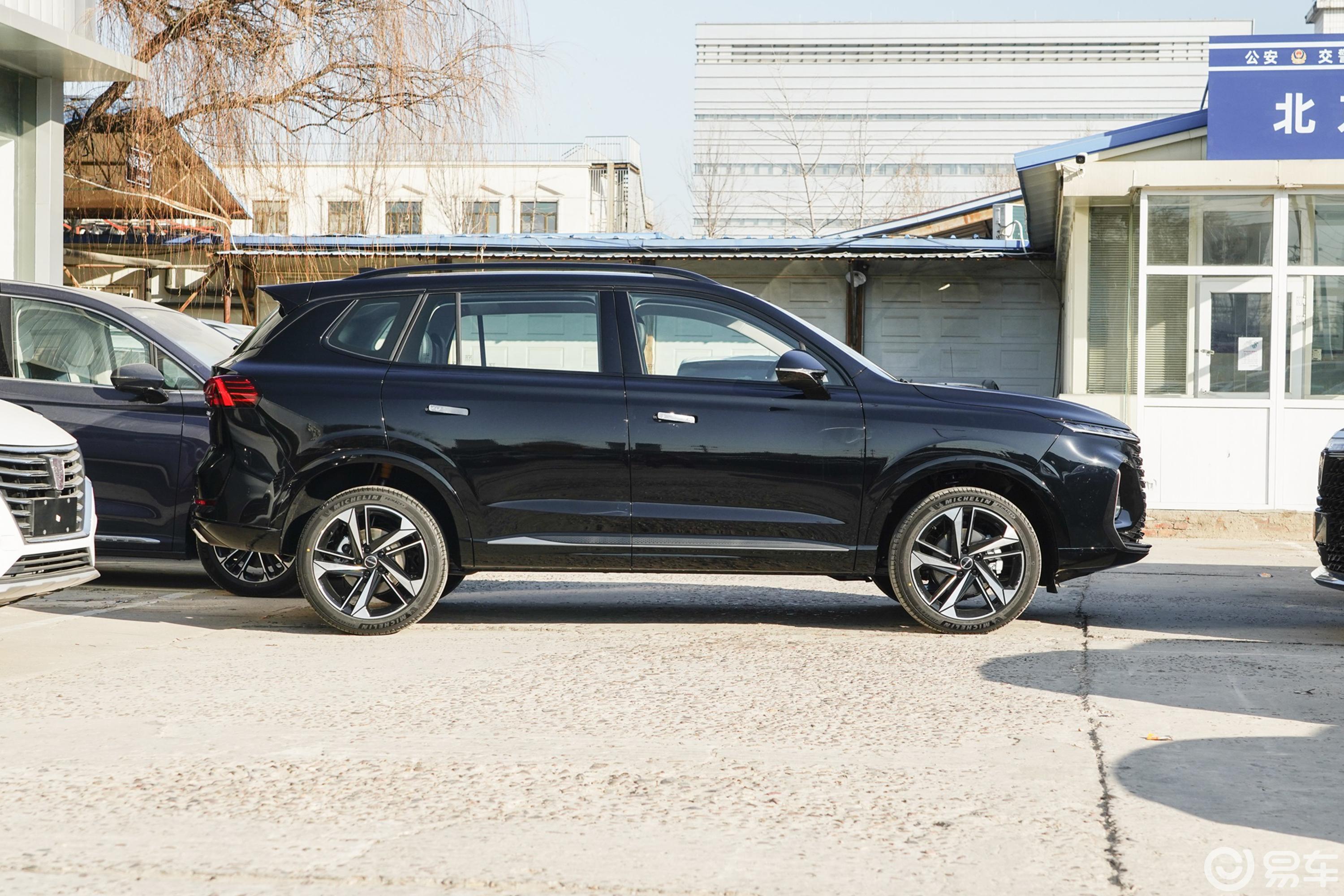 【荣威RX5 MAX1.5T 有为豪华版正侧车头向右水平图片-汽车图片大全】-易车