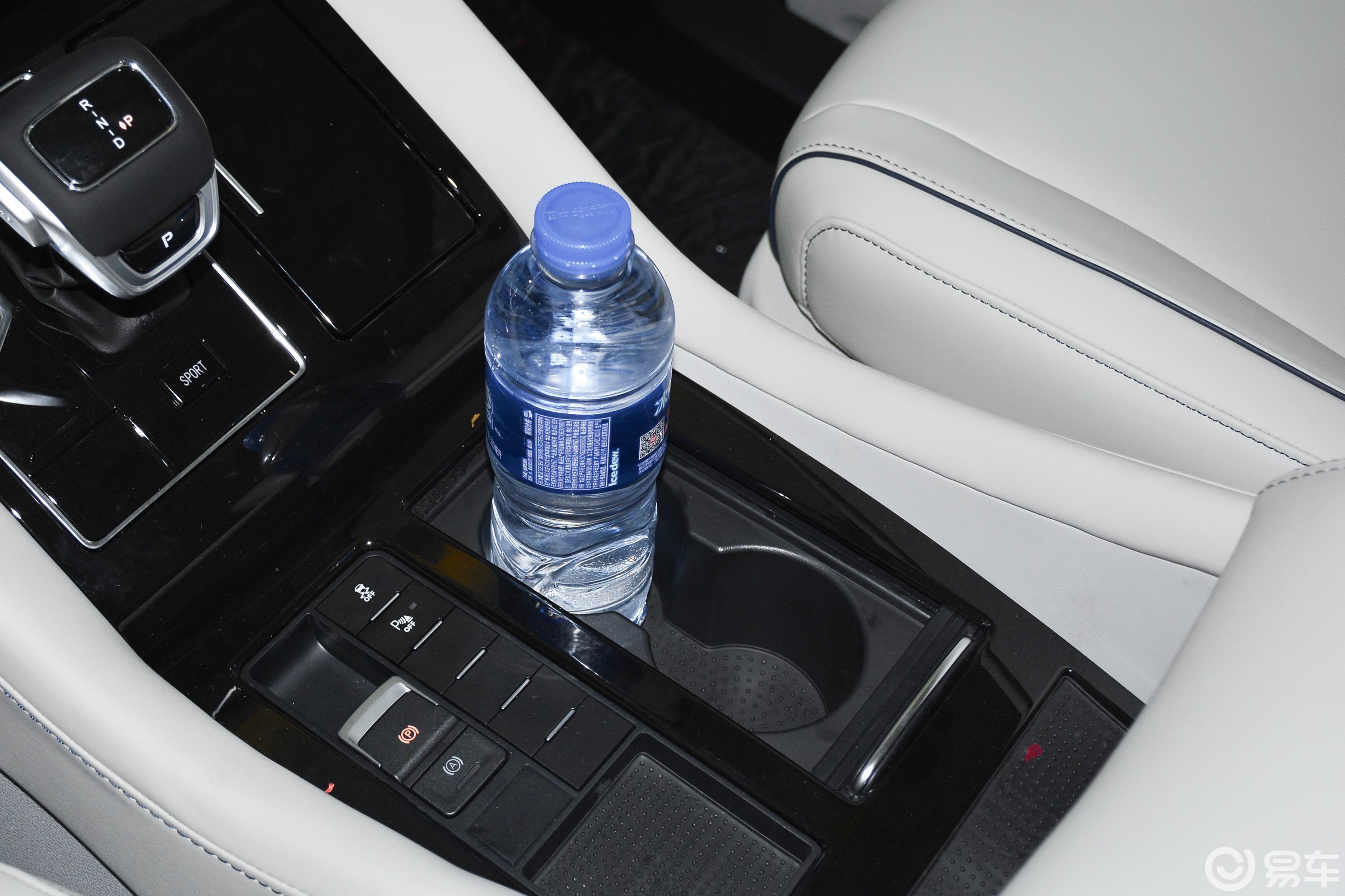 【风行M7领爵款 2.0T 自动公爵版前排杯架图片-汽车图片大全】-易车