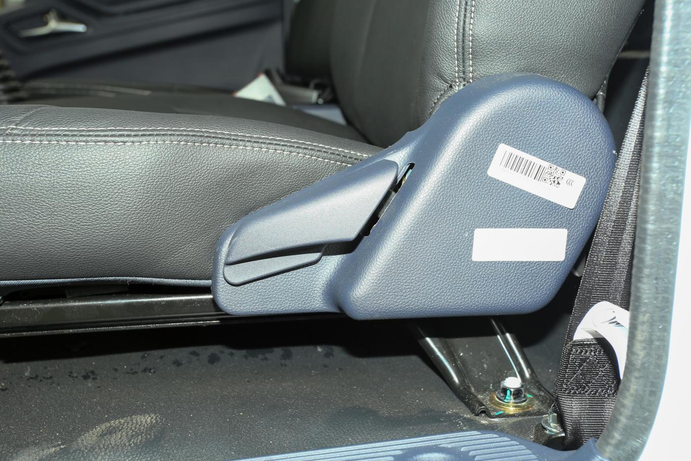 【翼放ECEC5 货厢 2.8T 双排气刹 标准版 国VI内饰图片-汽车图片大全】-易车