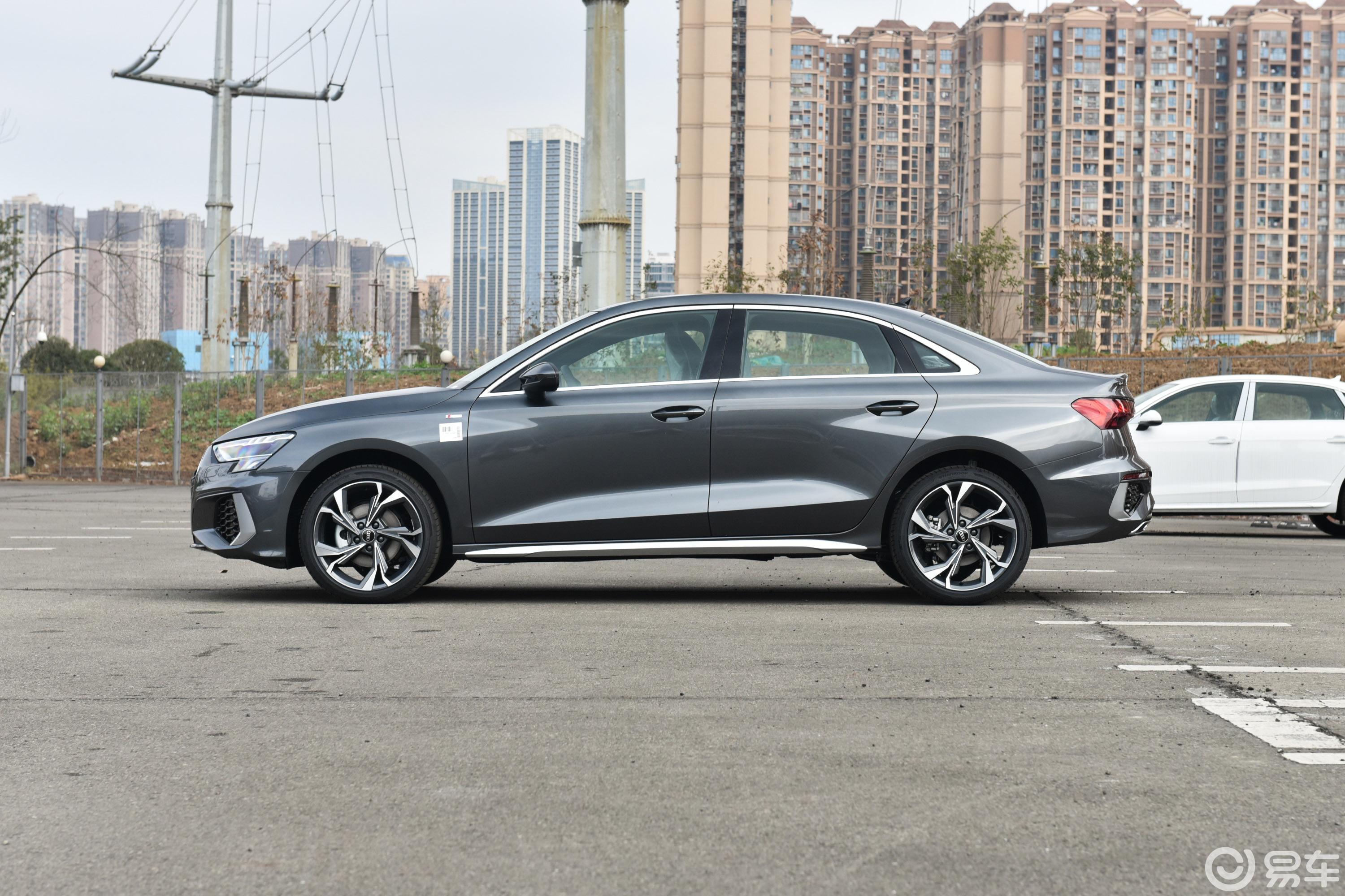 【2022款 A3L Limousine 35 TFSI 豪华运动型汽车图片-汽车图片大全】-易车