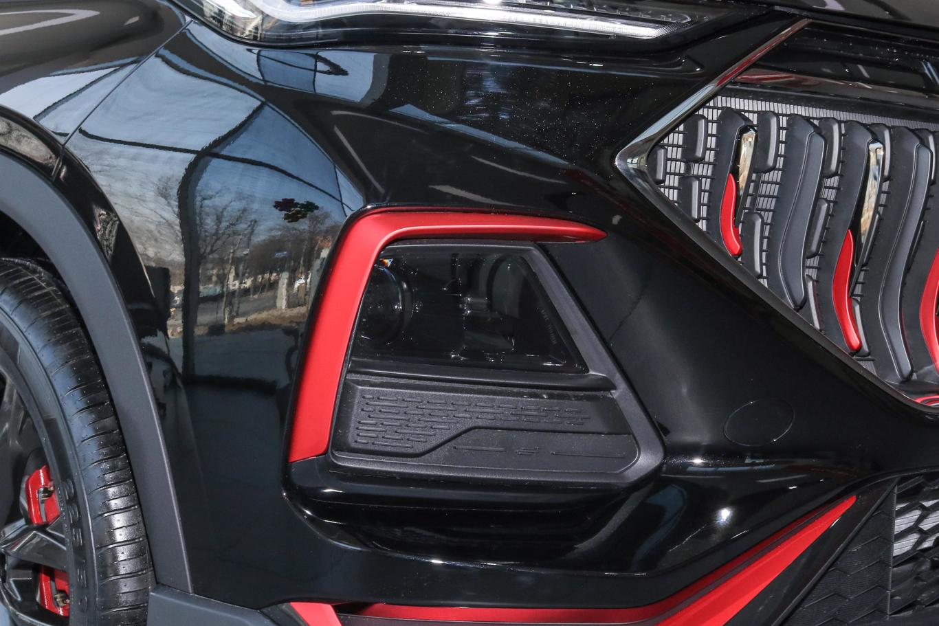 【长安欧尚X51.5T 双离合虎啸限定版大灯侧45度俯拍图片-汽车图片大全】-易车